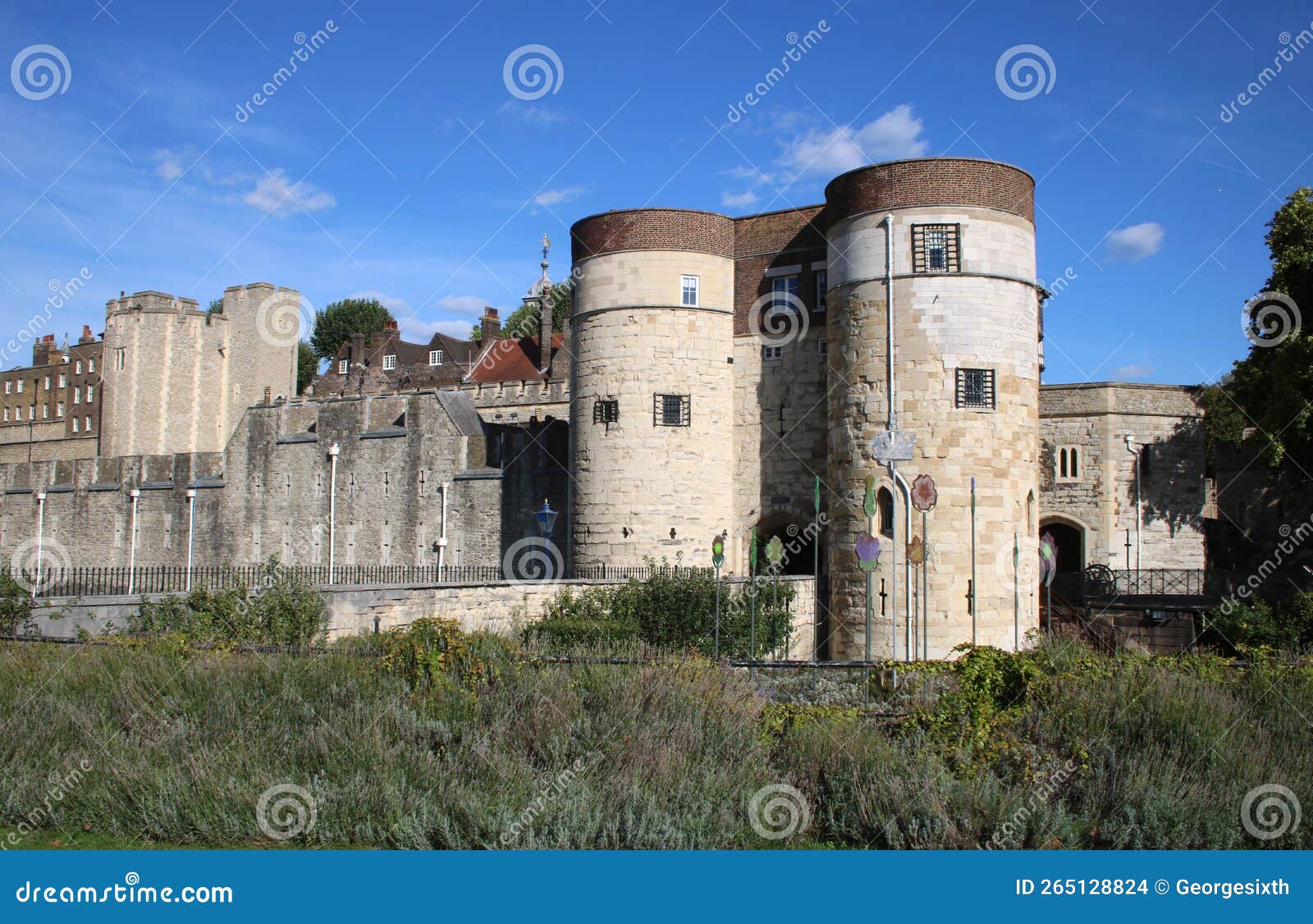 Superbloom, Byward Tower Tower of London England Stock Photo - Image of ...