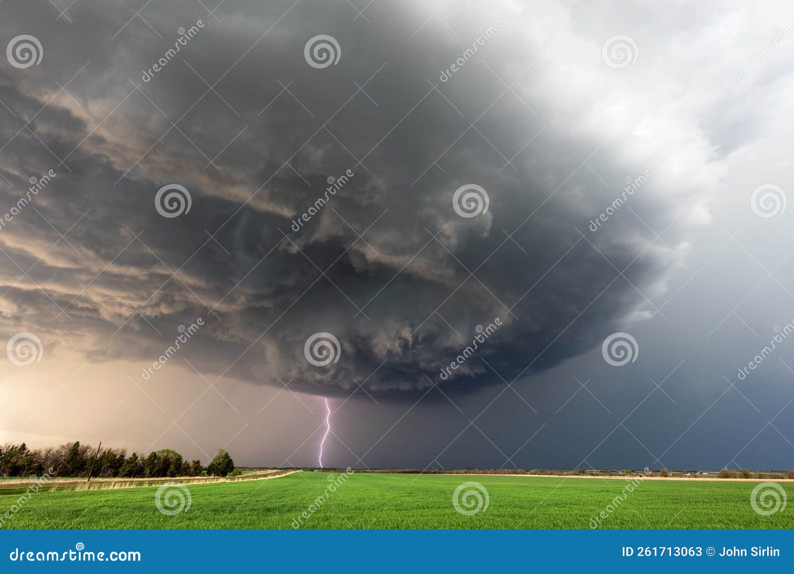 Lightning From A Supercell Thunderstorm Over The Northern Plains, USA ...