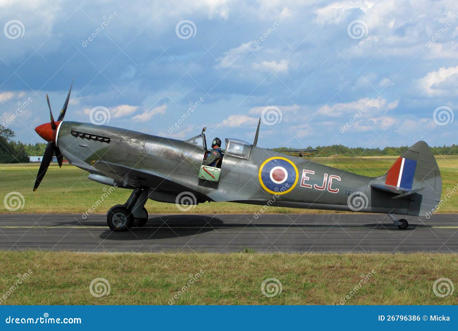Supermarine Spitfire Profile Editorial Photo - Image of airshow ...