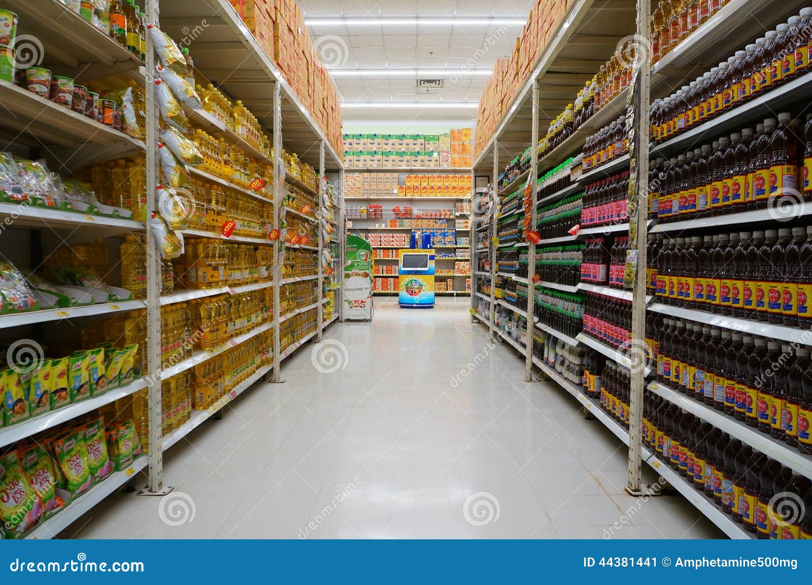 Supermarket redaktionell bild. Bild av konsument, handla - 44381441