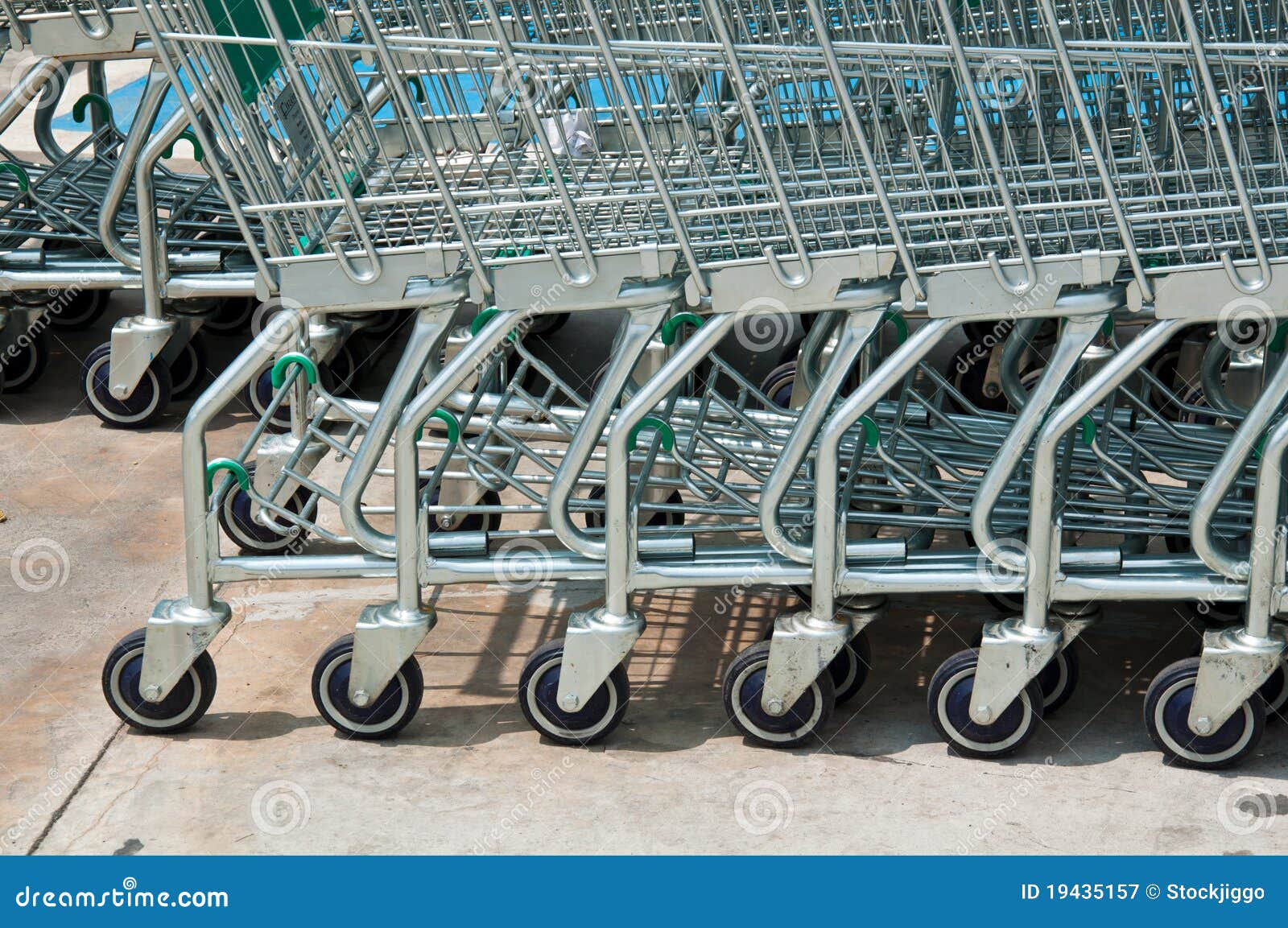 Supermarket shopping cart stock image. Image of business - 19435157