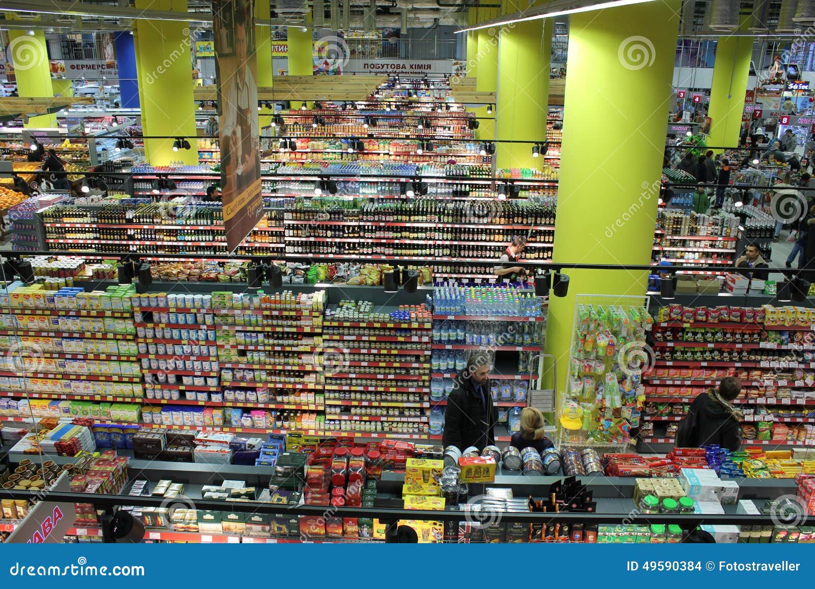 Supermarkt redaktionelles stockbild. Bild von familie - 49590384