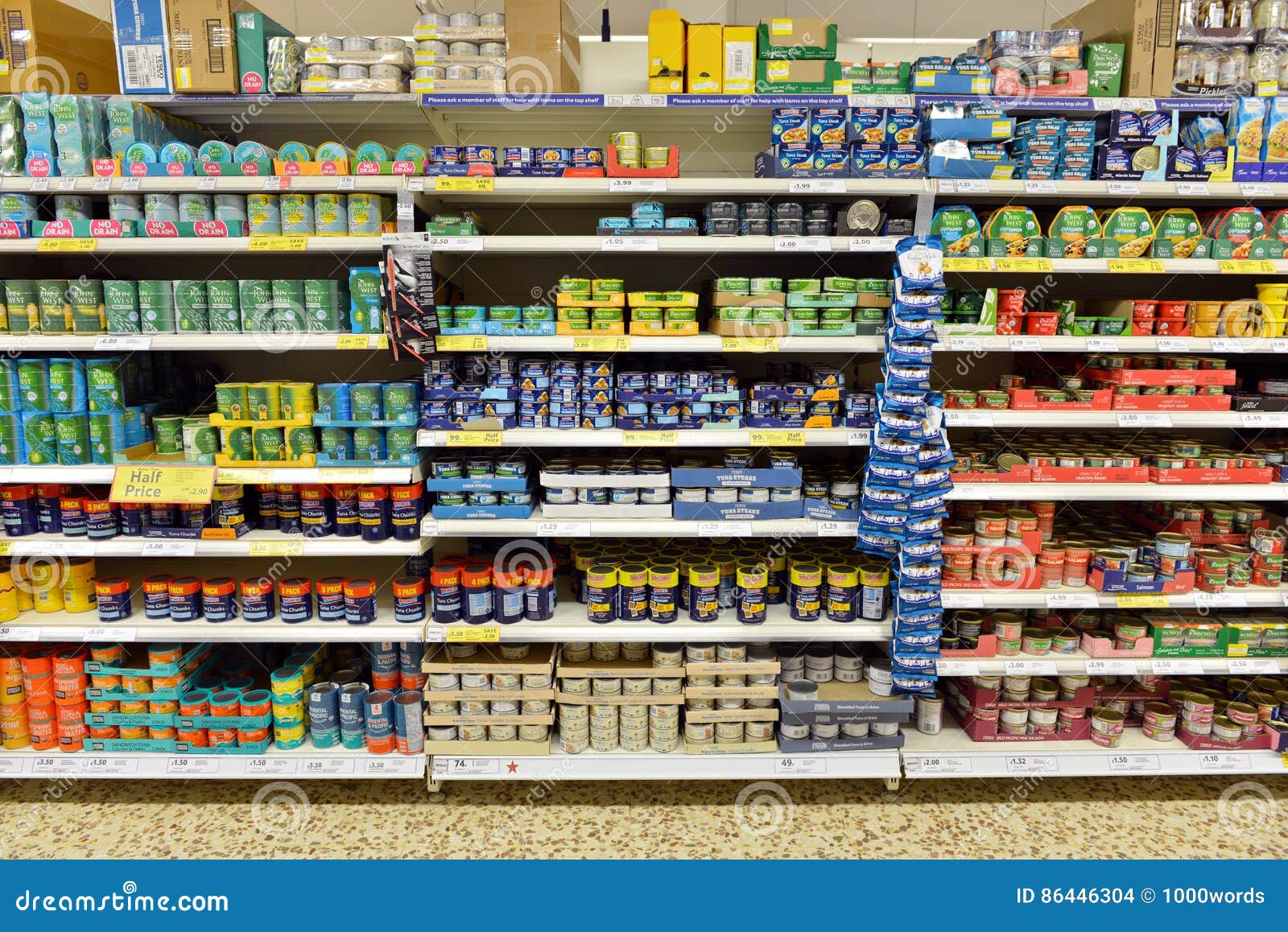 Supermarkt-Regal-Ansicht redaktionelles stockbild. Bild von hyper ...