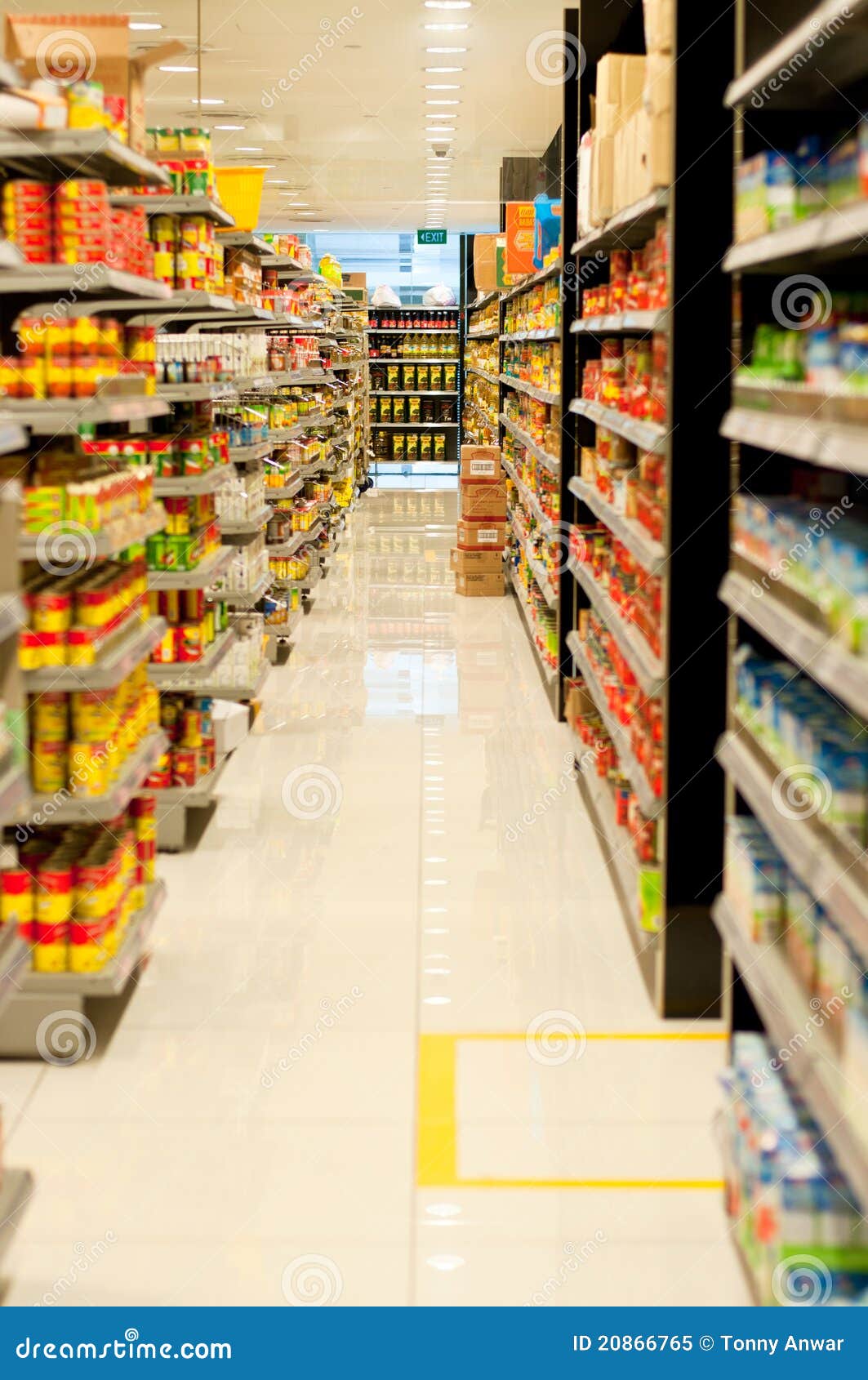 Supermarkt-Regale stockbild. Bild von verpacken, vielzahl - 20866765