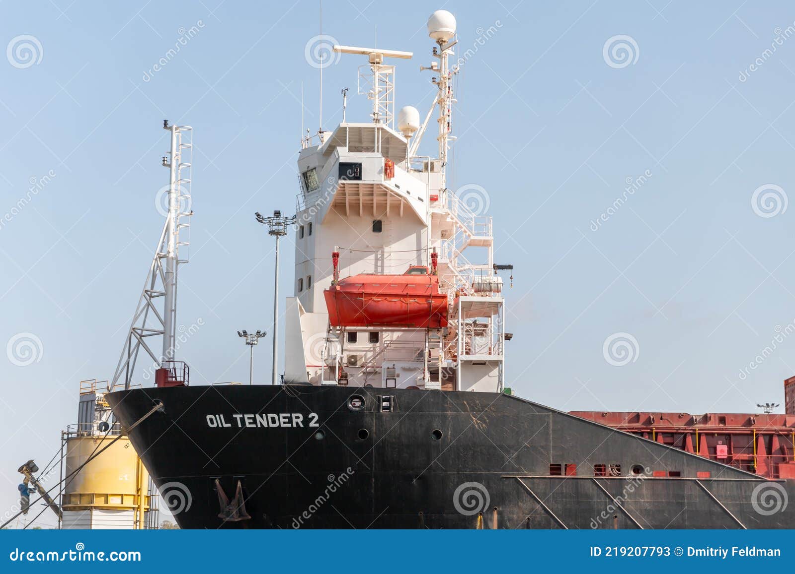 Superstructure for Housing and Control of a Cargo Ship Docked at the ...