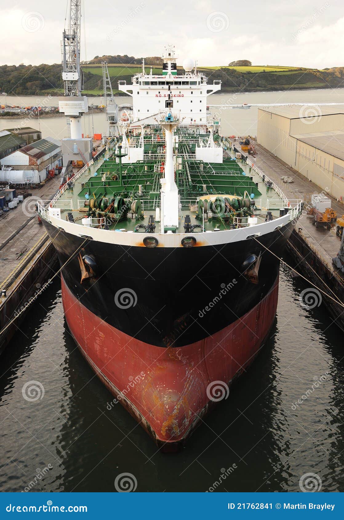 Supertanker in dock stock image. Image of commerce, bridge - 21762841