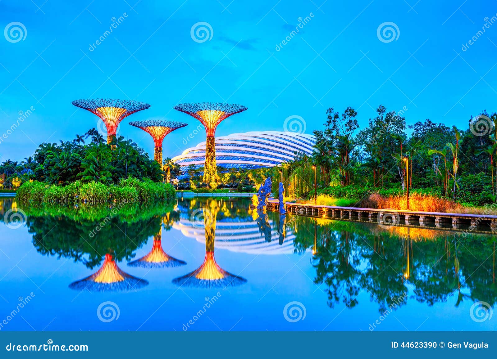 Supertrees at Marina Bay Sands, Singapore Editorial Image - Image of ...