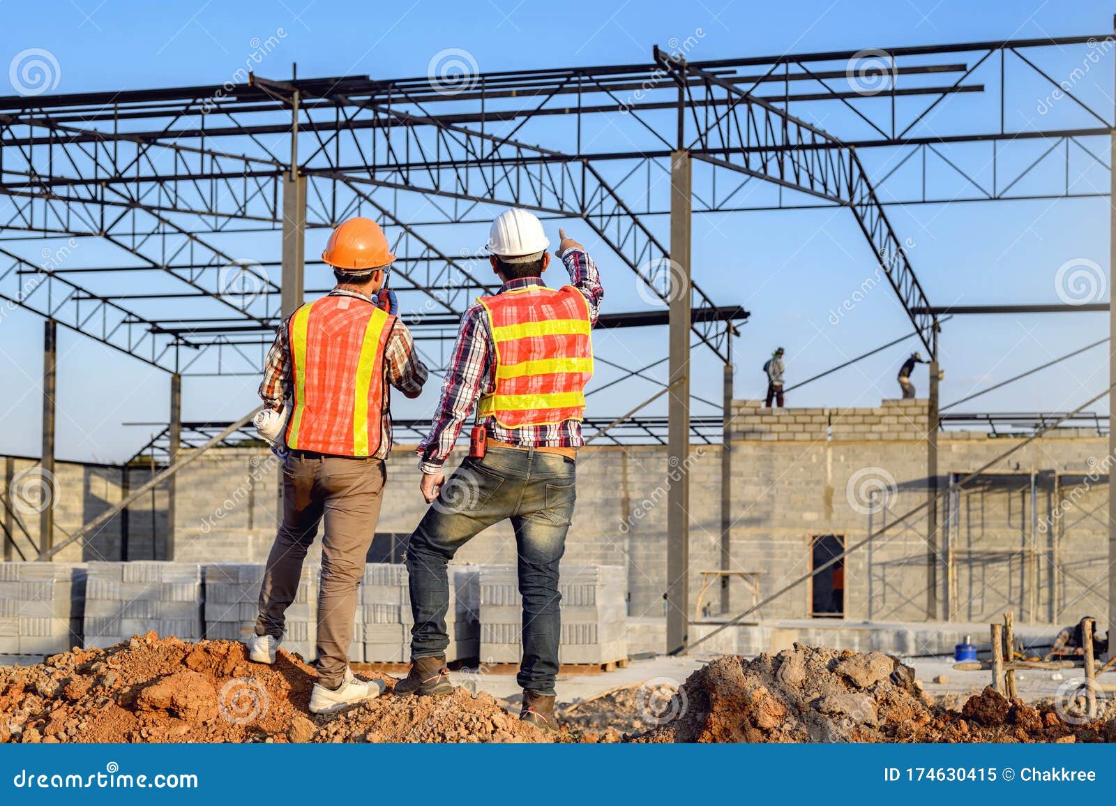 The Supervisor Is Ordering The Workers To Complete The Construction ...