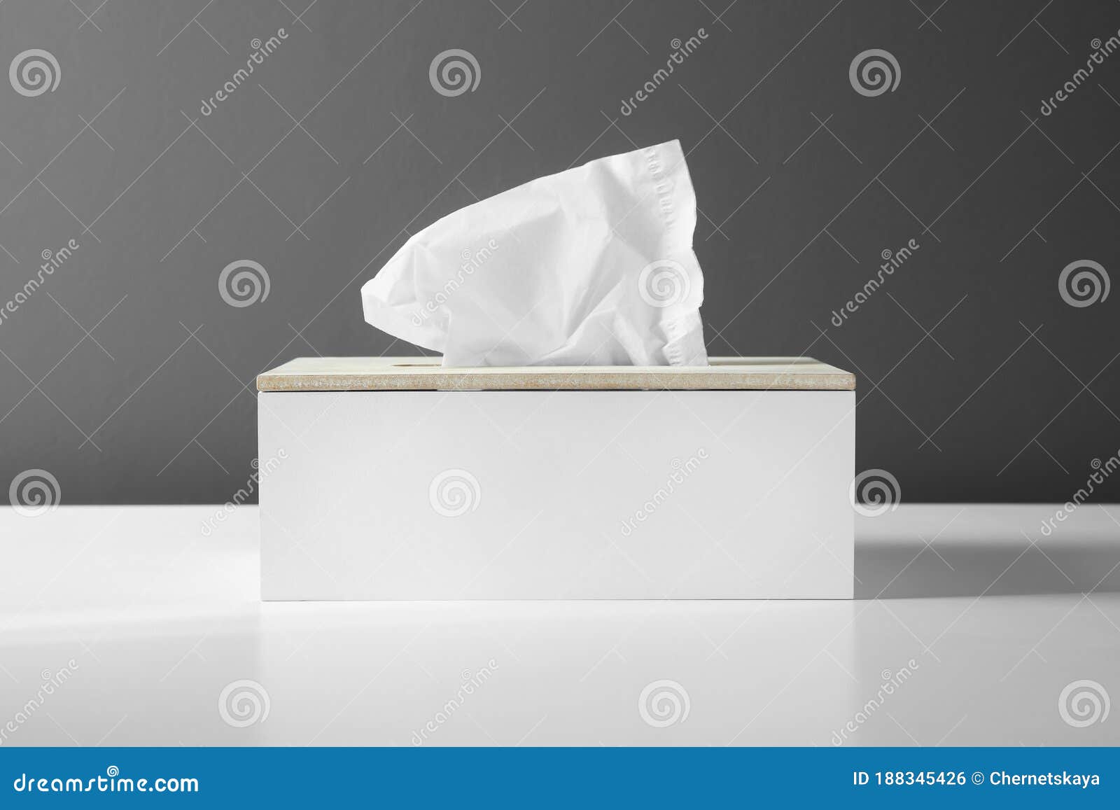 Support Avec Des Tissus De Papier Sur La Table Photo stock - Image du ...