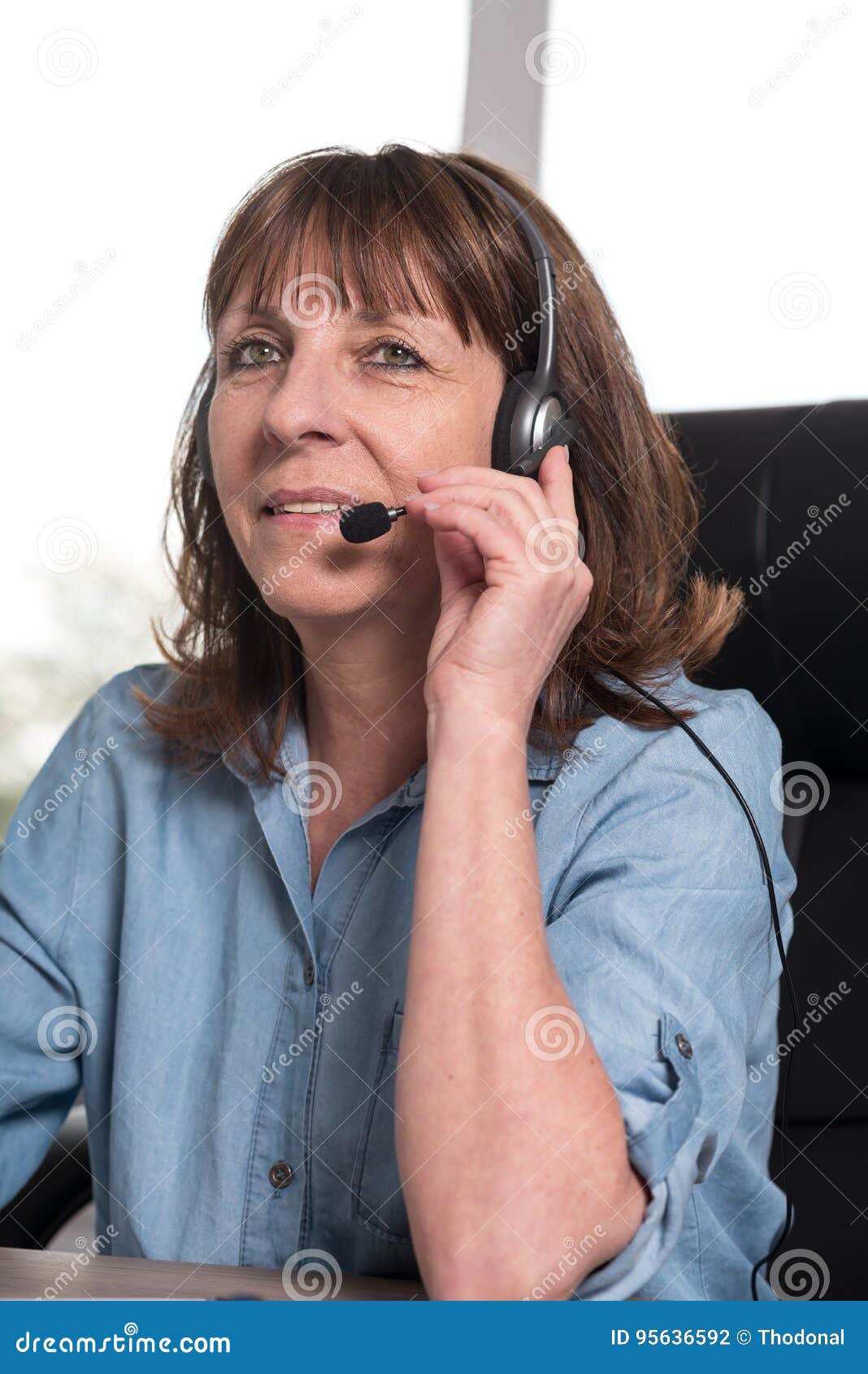 Support Phone Operator in Headset Stock Photo - Image of businesswoman ...