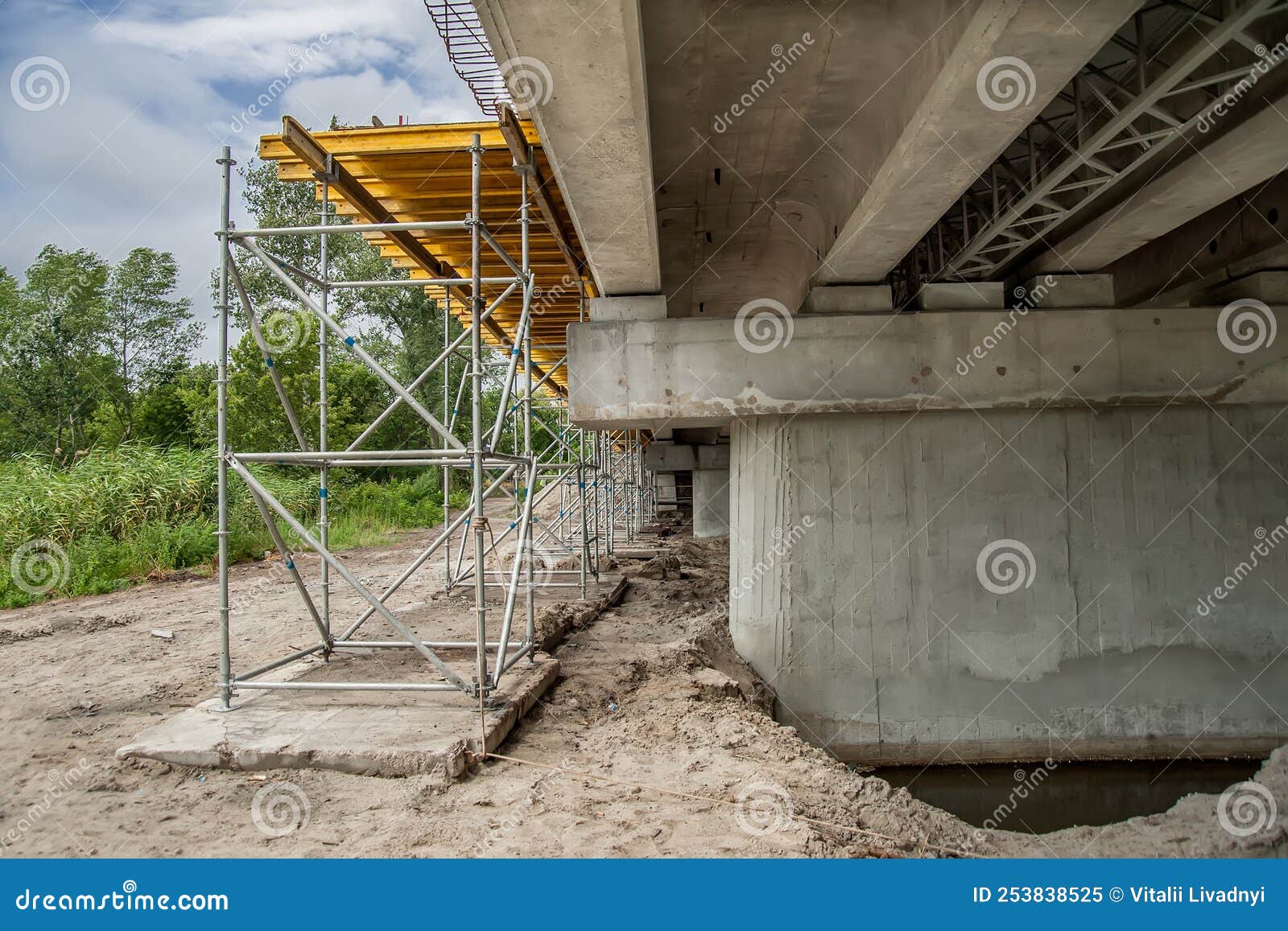 Support scaffolding system stock image. Image of clamp - 253838525