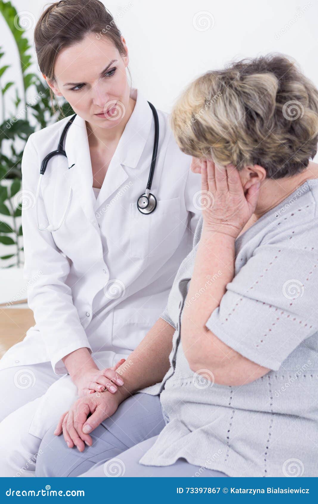 Supportive and Understanding Stock Image - Image of senior, young: 73397867