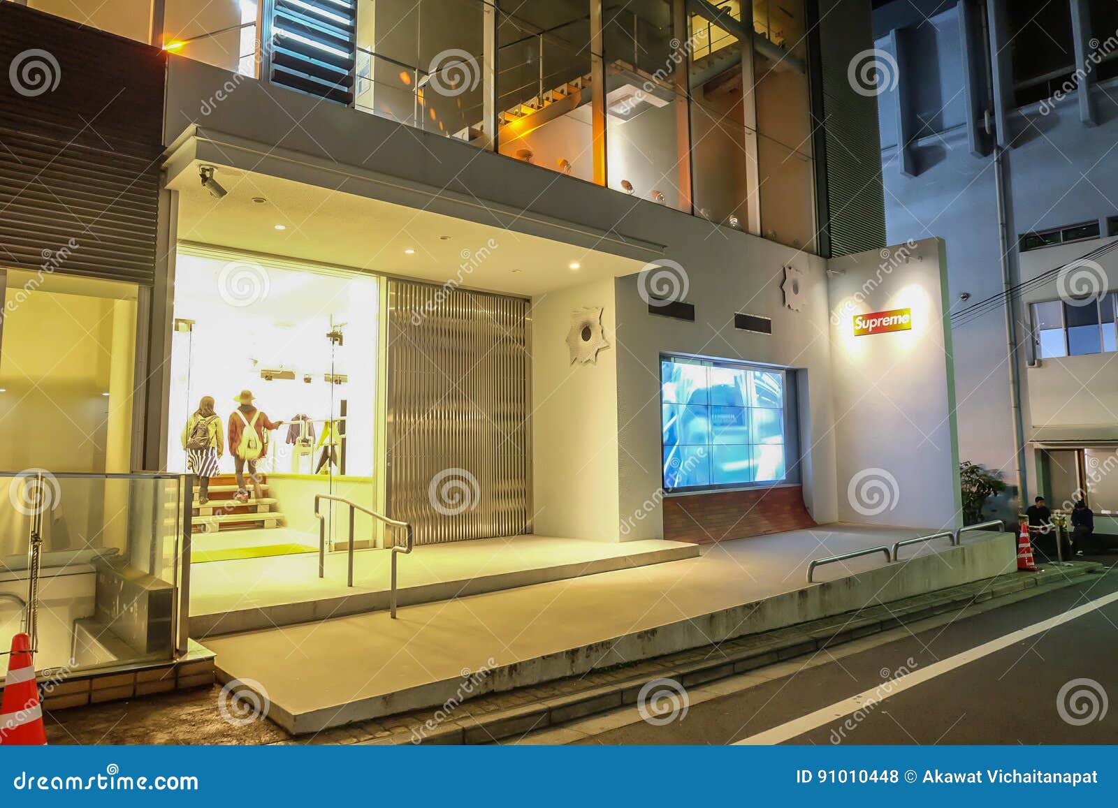 Supreme Skateboard at Tokyo Japan Editorial Stock Photo - Image of ...