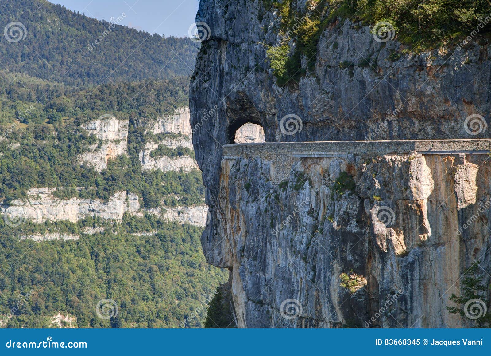 Sur La Route De Combe Laval - Drome - Frances Image stock - Image du ...