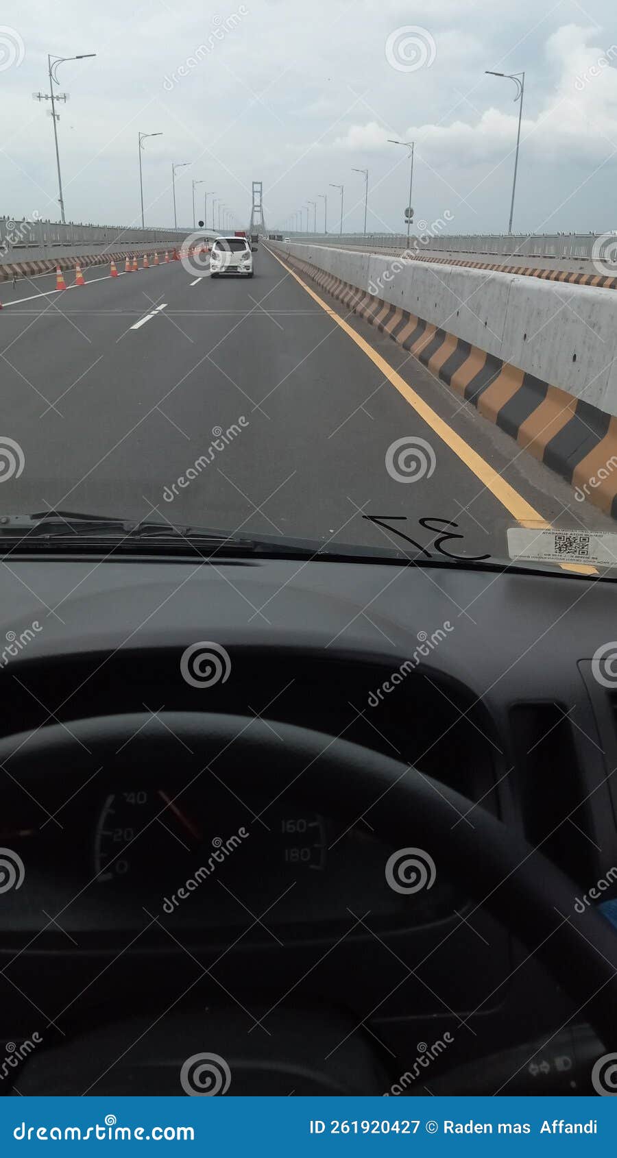 Suramadu bridge editorial photography. Image of jembatan - 261920427