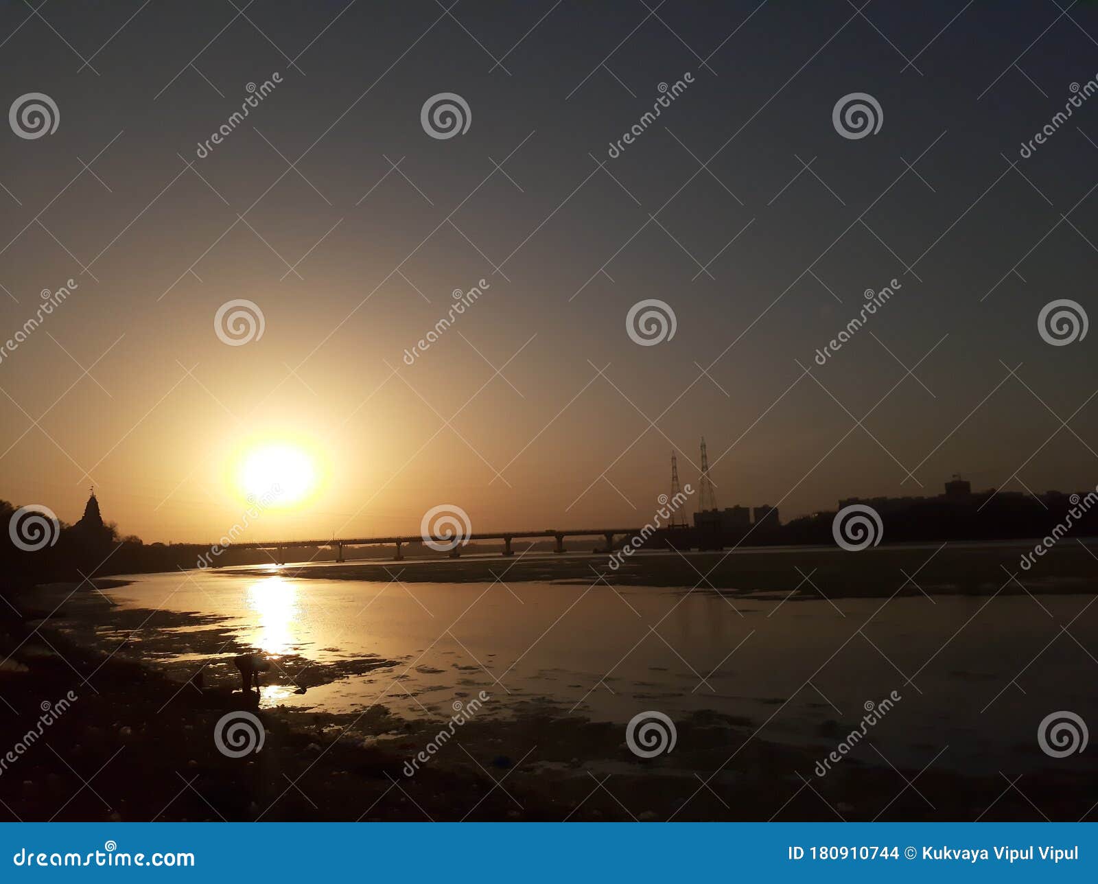 Surat Tapi River Sunset. stock photo. Image of ceremony - 180910744