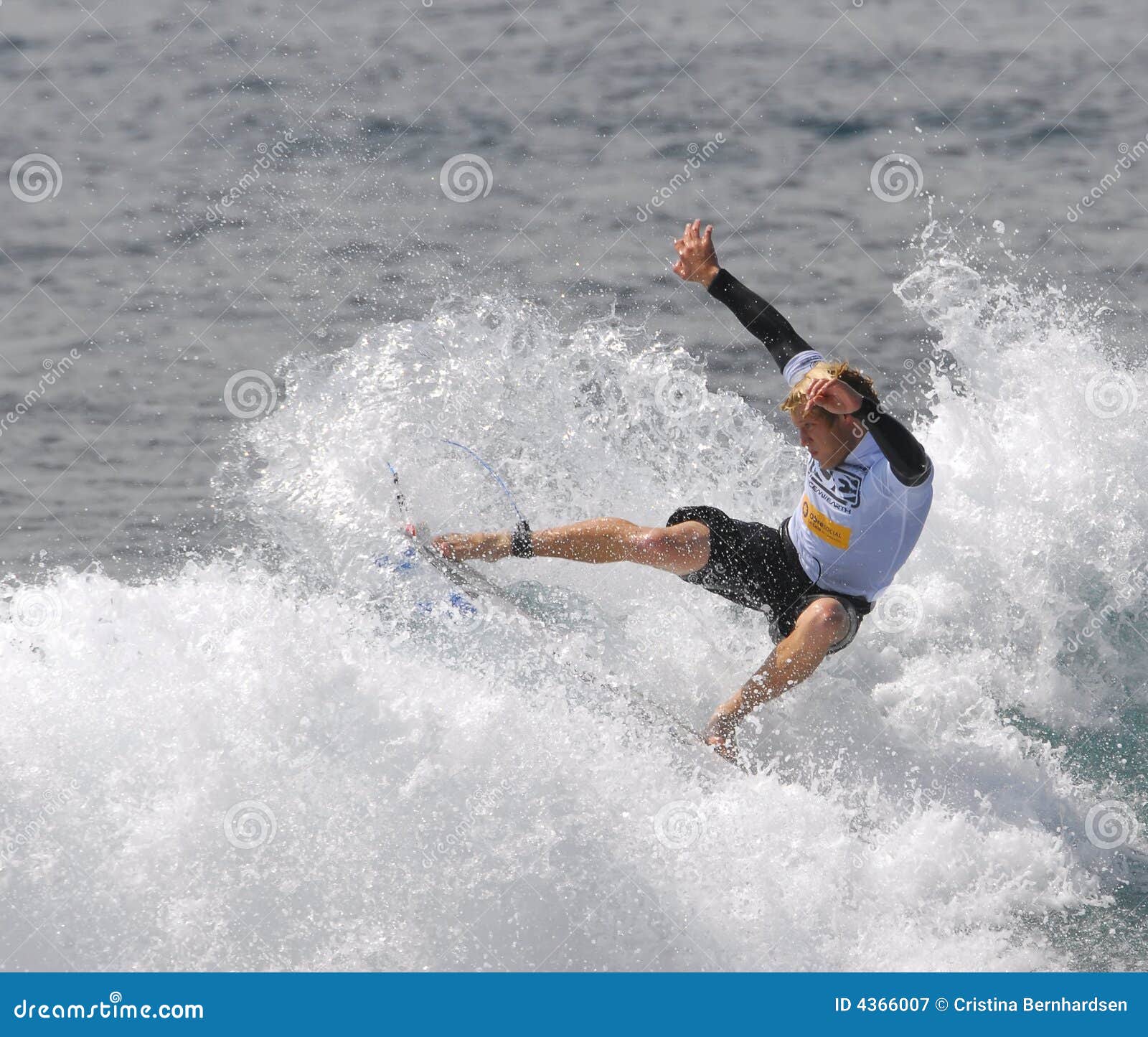 Surf Competition editorial photography. Image of fast - 4366007