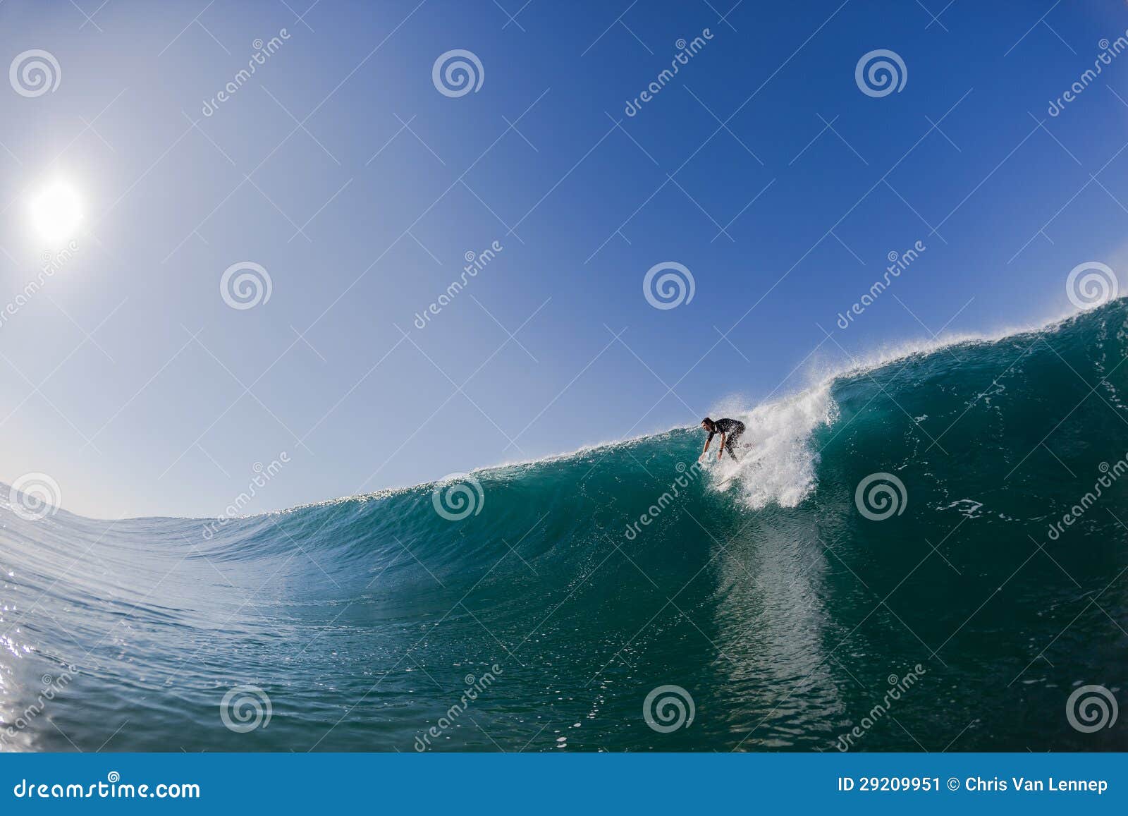 Surfer Catching Wave editorial photo. Image of adrenaline - 29209951