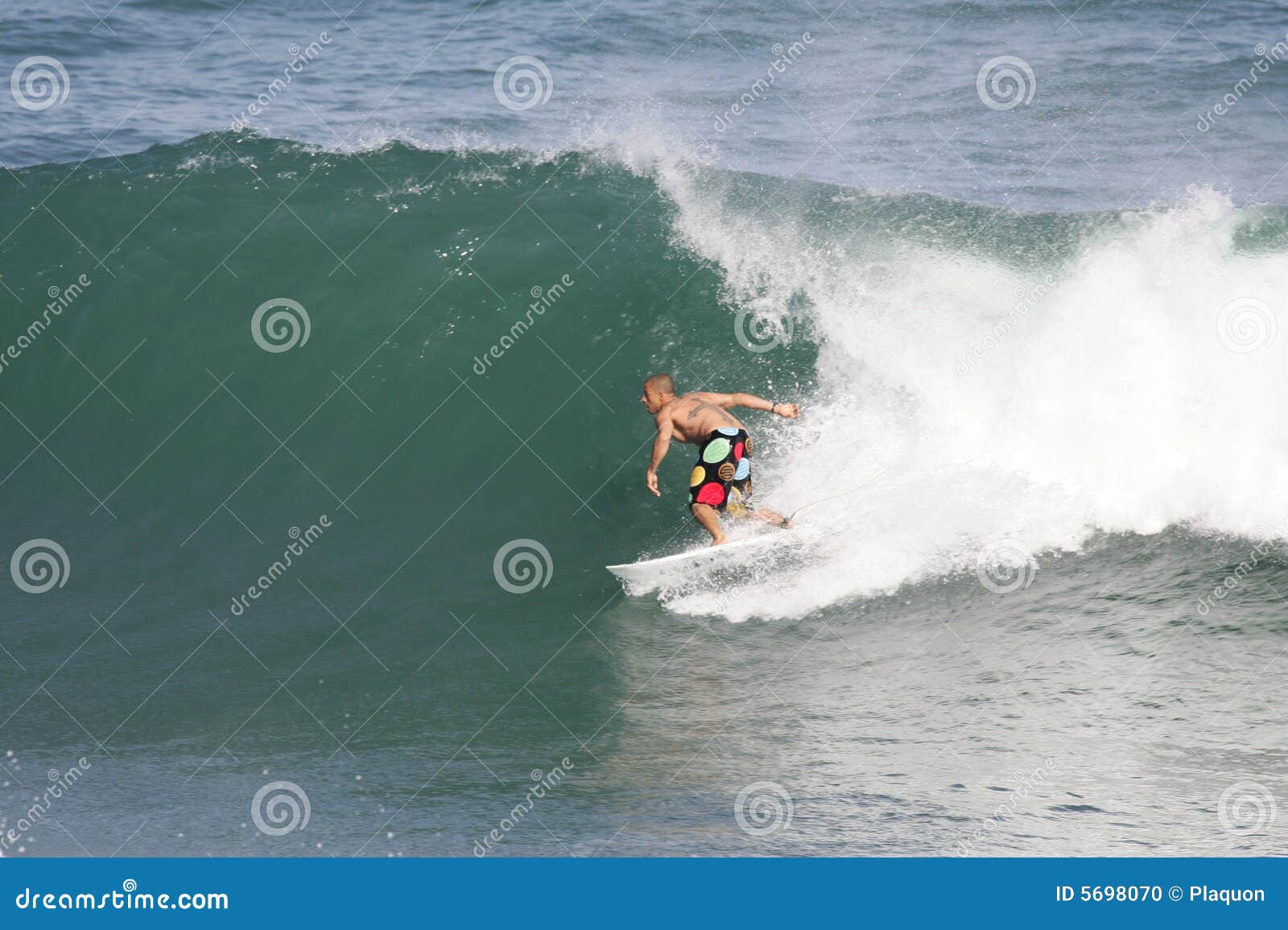 Surfa arkivfoto. Bild av aktiverings, surfingbräda, spray - 5698070