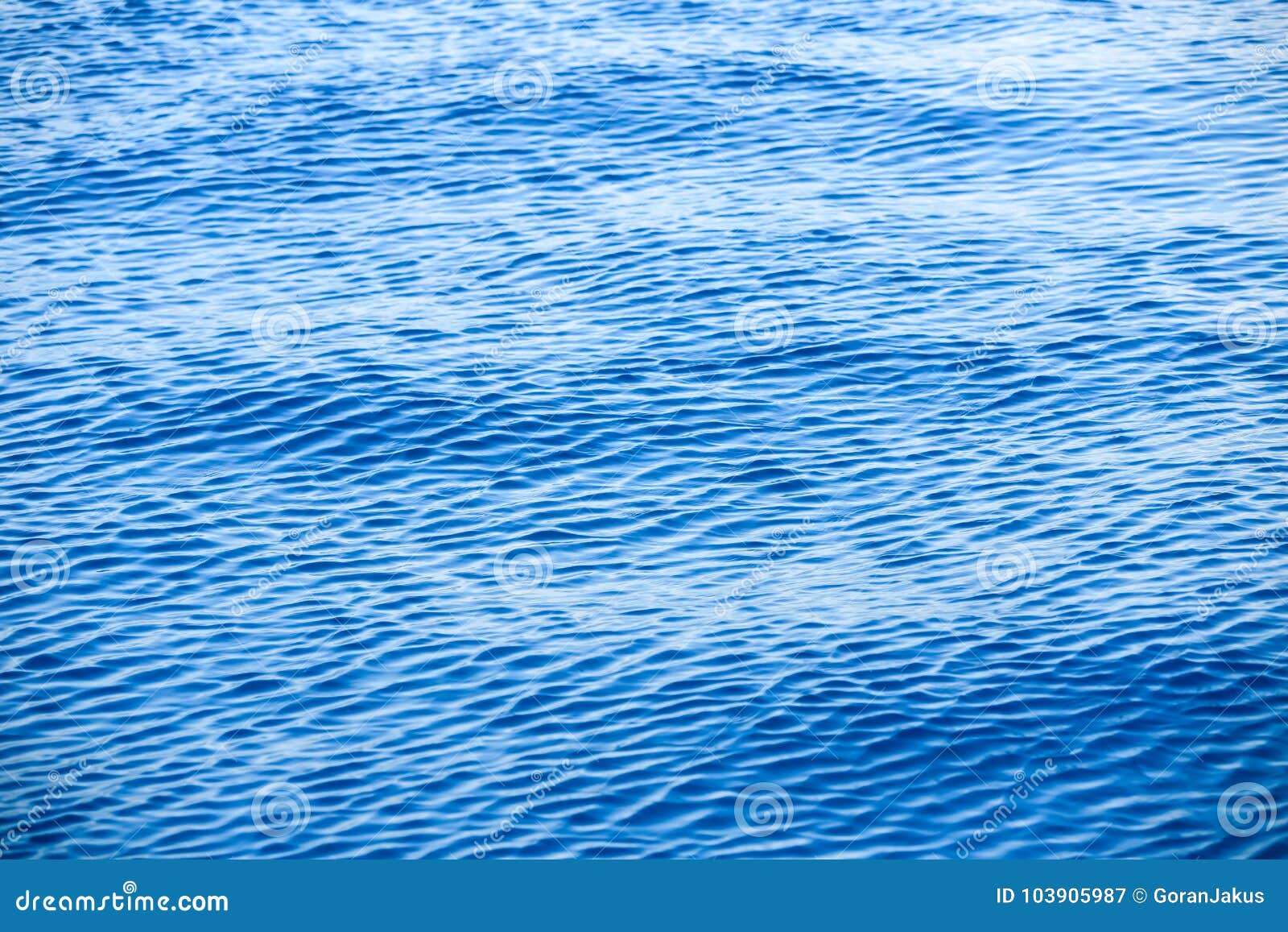 Surface d'eau de mer image stock. Image du éclat, wallpaper - 103905987
