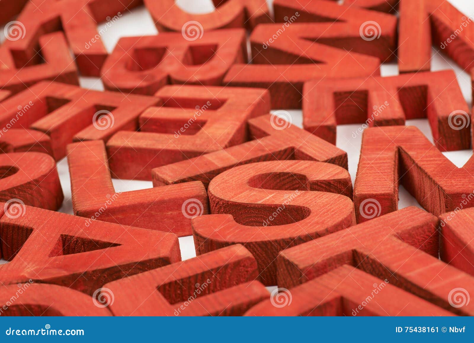 Surface Enduite Des Lettres En Bois Multiples Image stock - Image du ...