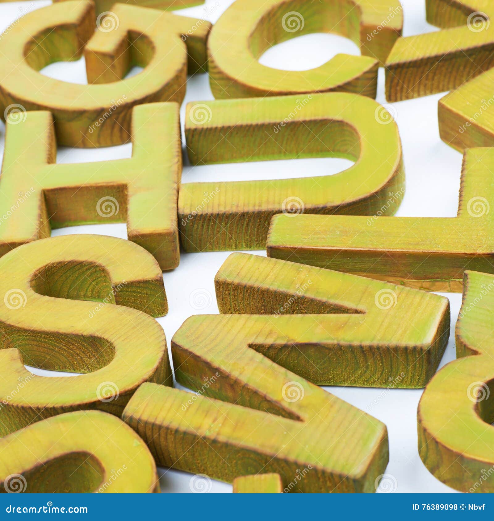 Surface Enduite Des Lettres En Bois Multiples Photo stock - Image du ...