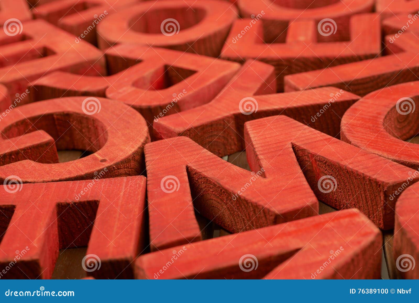Surface Enduite Des Lettres En Bois Multiples Photo stock - Image du ...