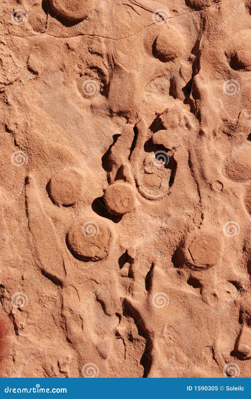 Surface rouge de roche image stock. Image du sable, fond - 1590305