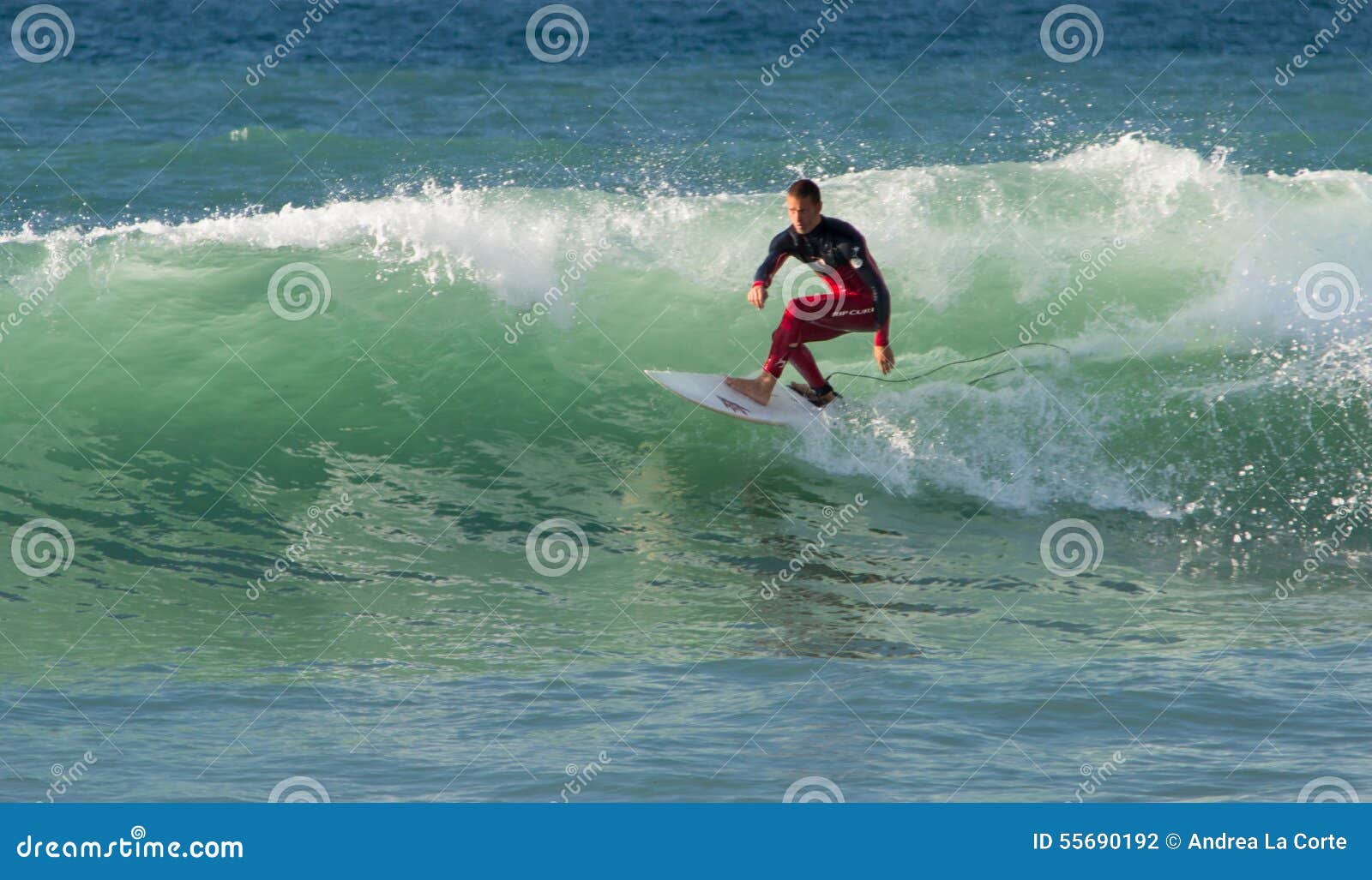 Surfen redaktionelles stockfotografie. Bild von freizeit - 55690192