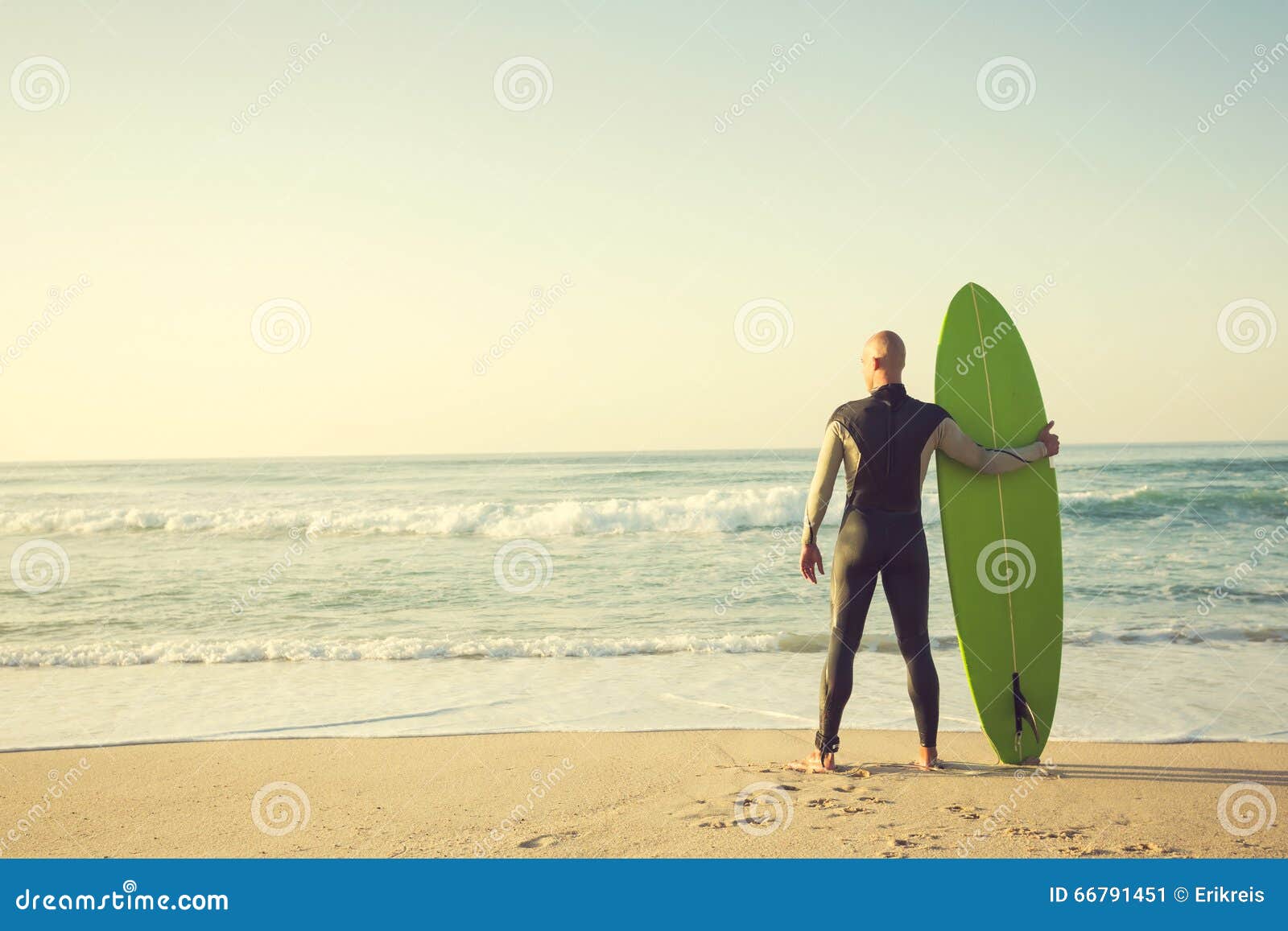 Surfer image stock. Image du détendez, silhouette, exercice - 66791451