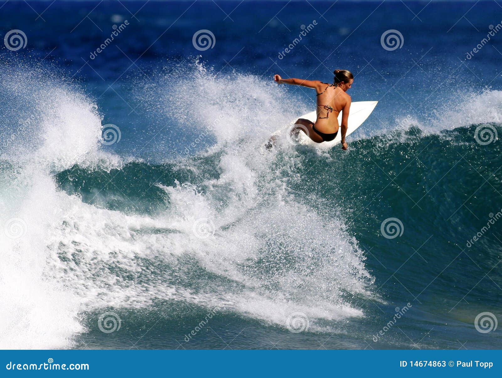 Surfer Anna Fry Surfing in Hawaii Editorial Stock Photo - Image of ...