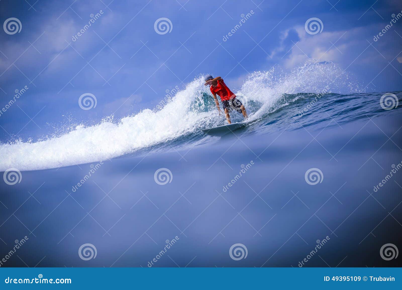 Surfer Auf Erstaunlicher Blauer Welle Stockbild - Bild von episch ...