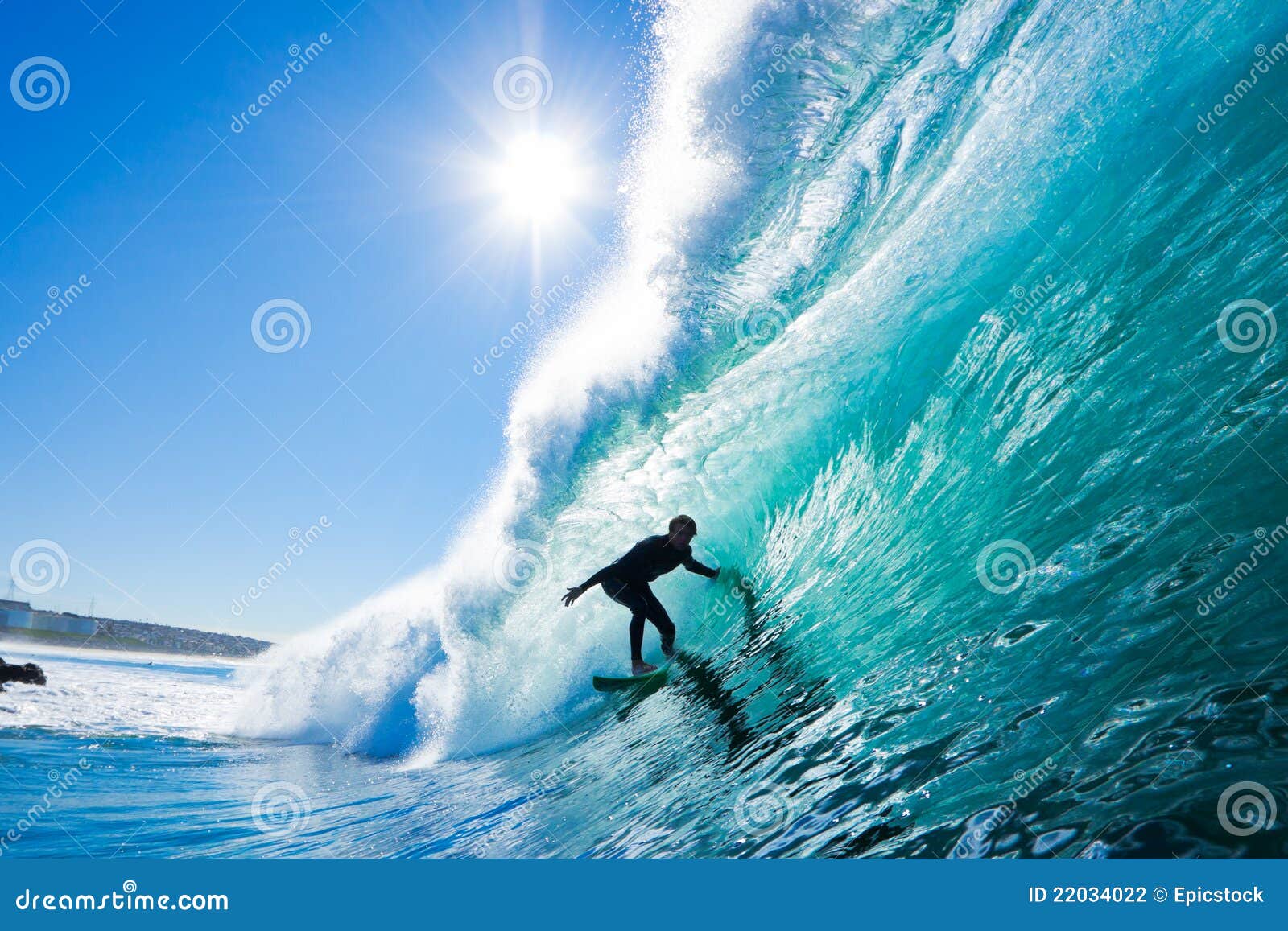 Surfer Auf Erstaunlicher Welle Stockfoto - Bild von aktiv, ozean: 22034022
