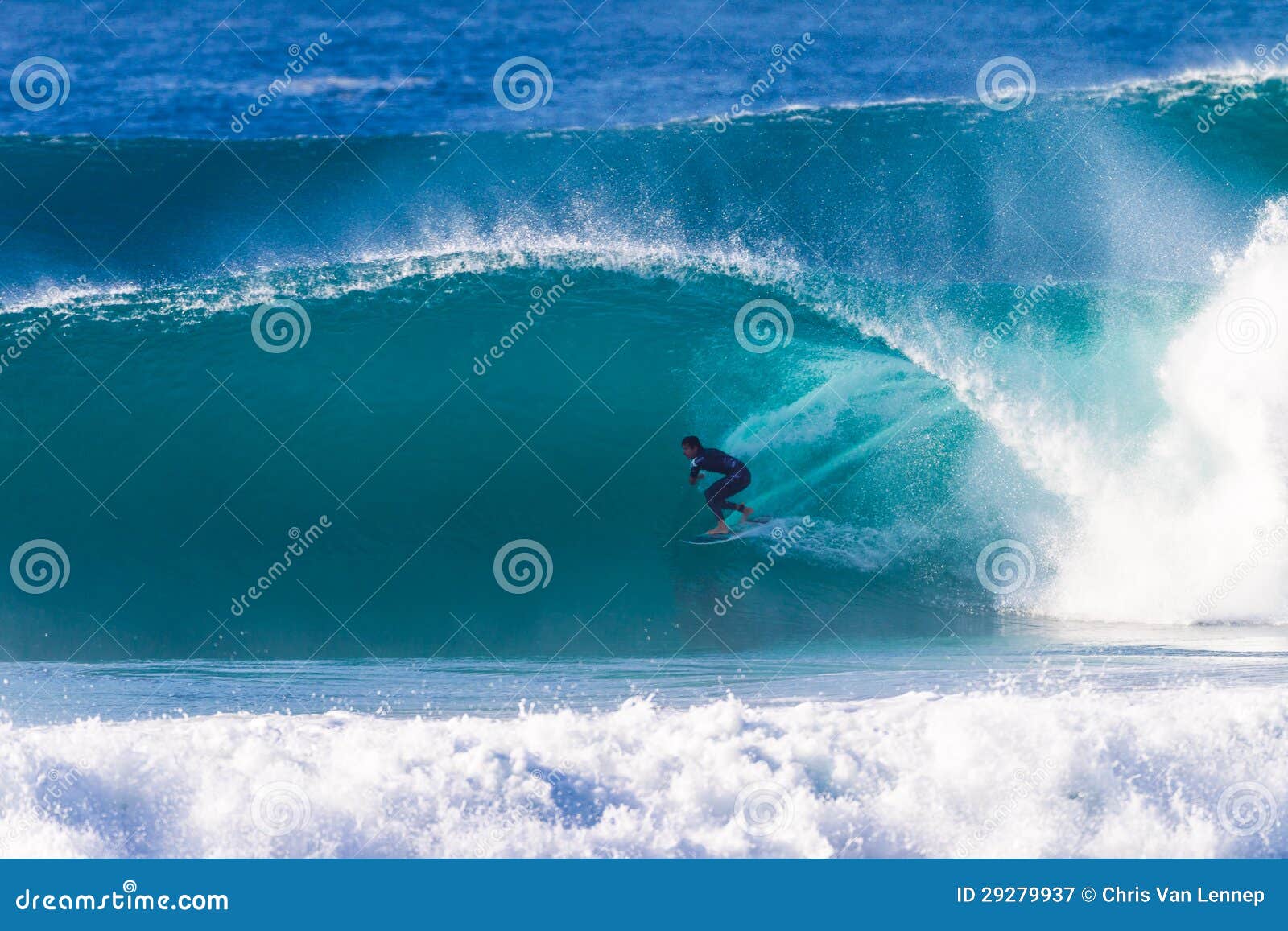 Surfer Balance Hollow Wave editorial photography. Image of tube - 29279937