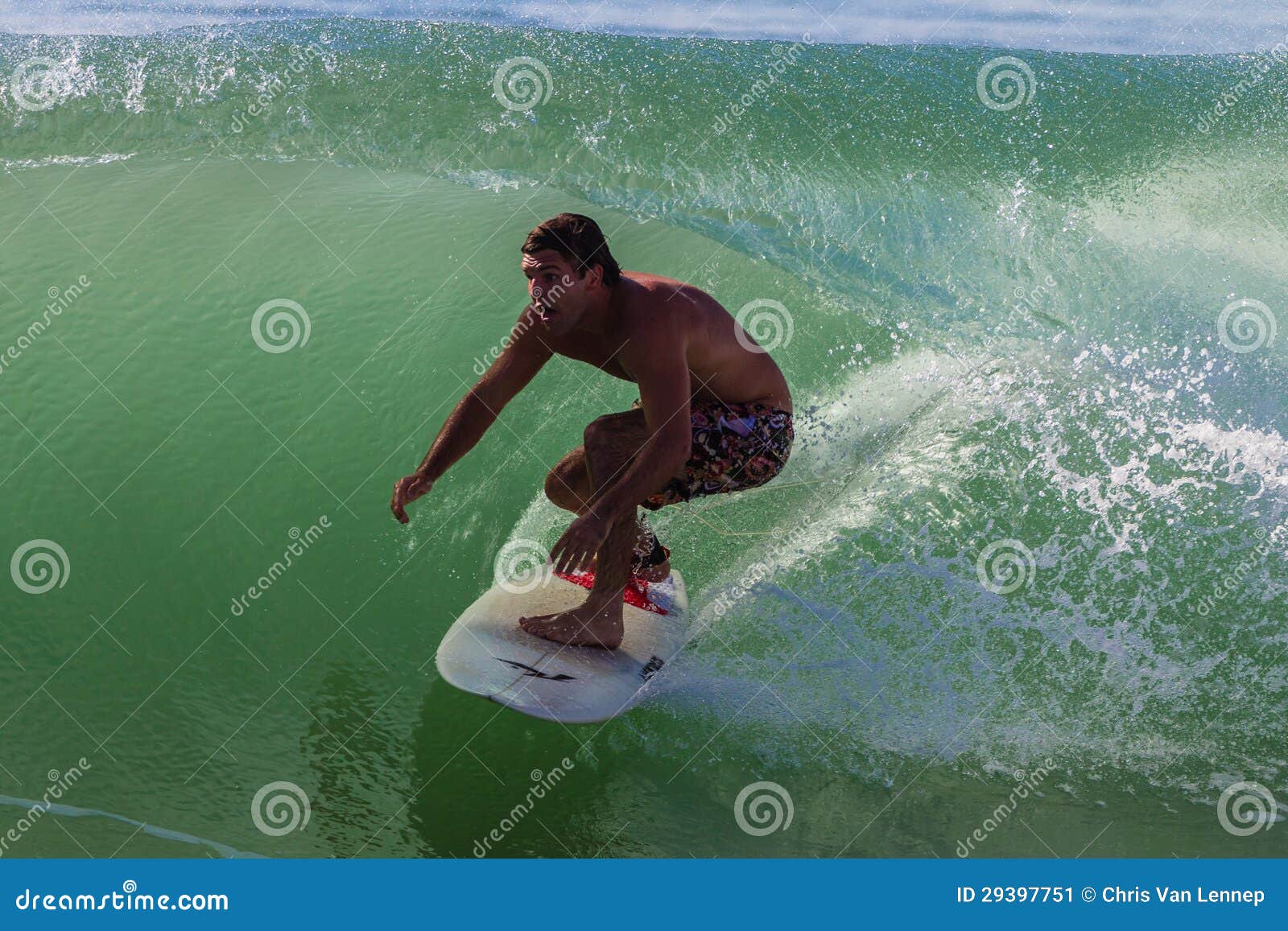 Surfer Close Action Wave editorial photo. Image of wave - 29397751