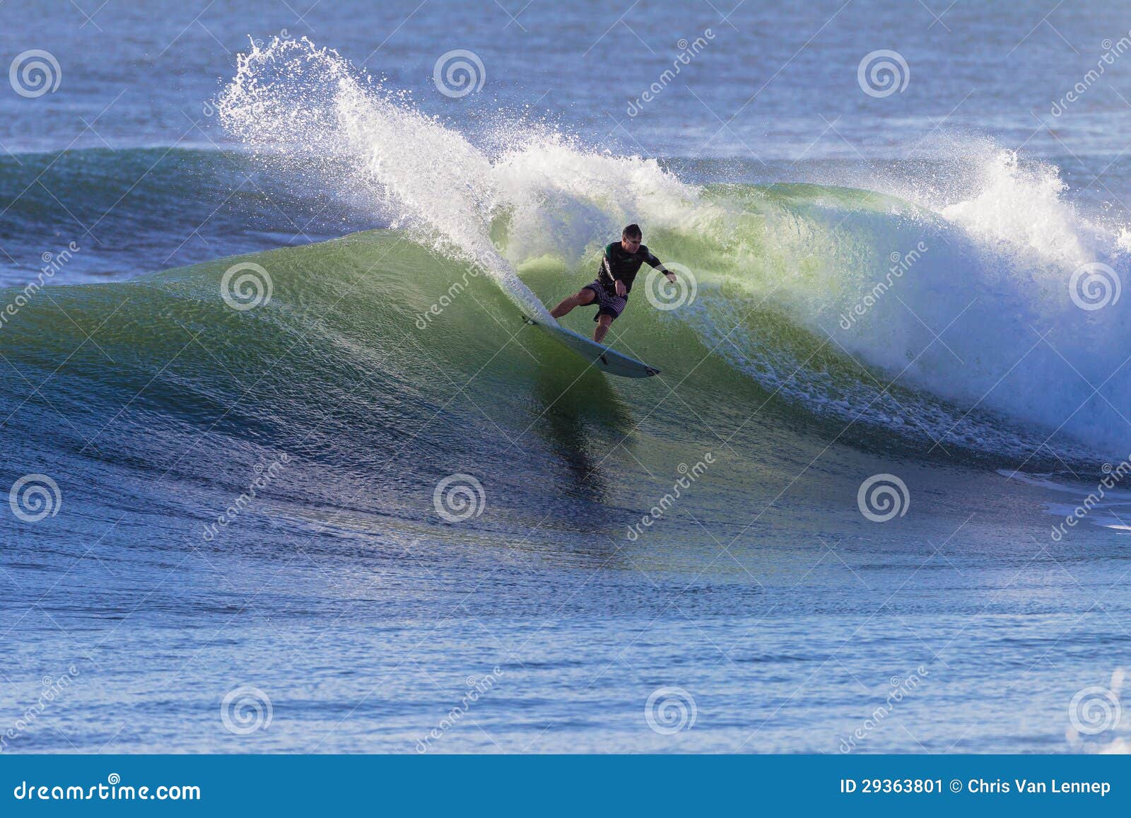 Surfer Turn Spray Swell editorial photo. Image of color - 29363801
