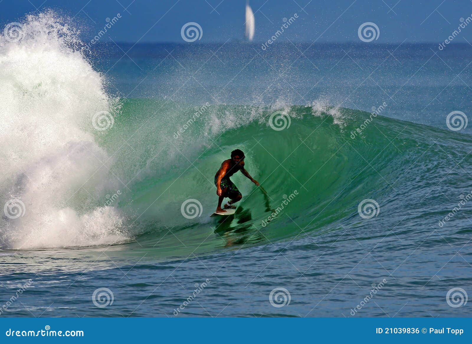 Surfer Derek Lyons-Wolfe Surfing in Oahu Hawaii Editorial Photo - Image ...
