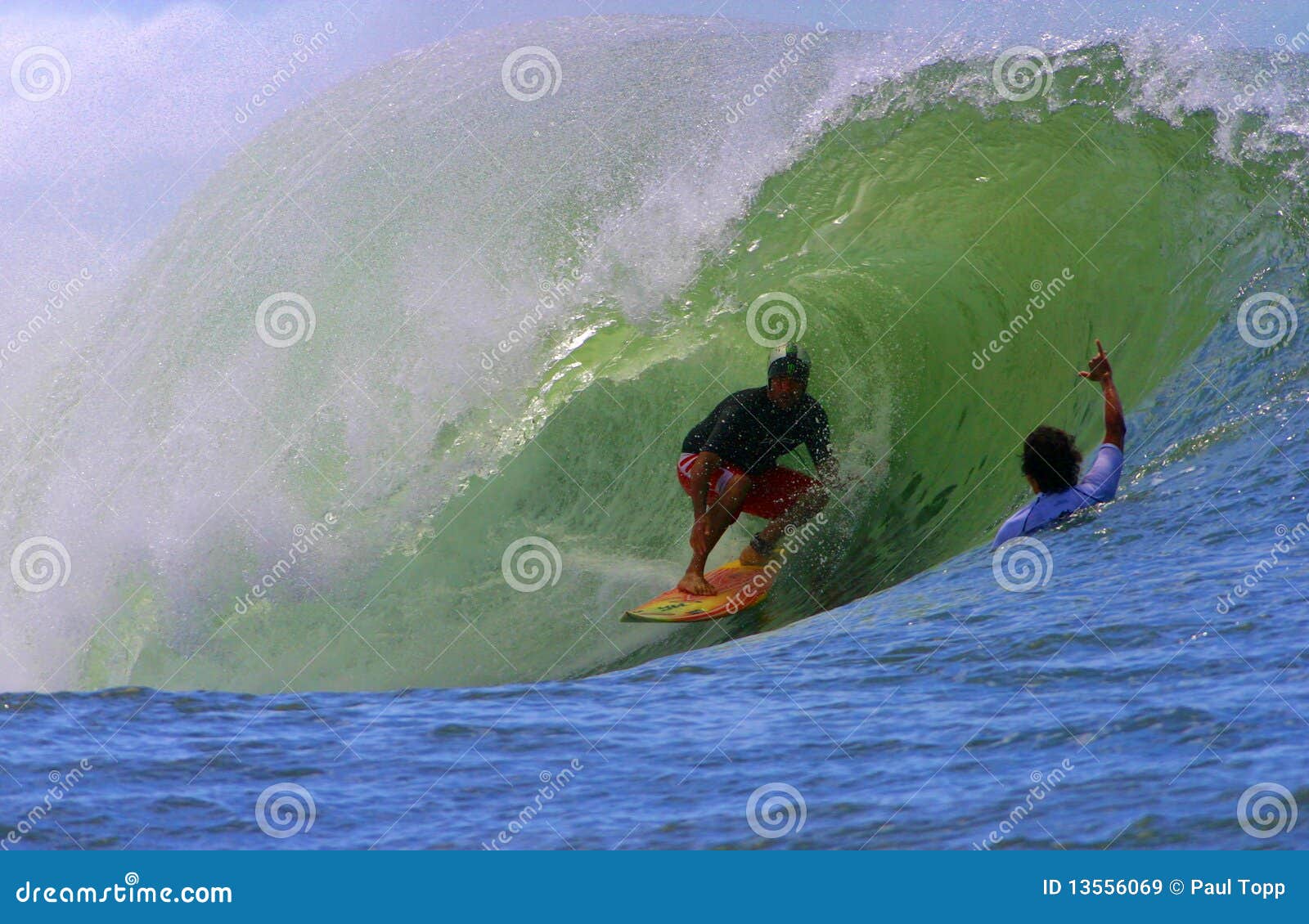 Surfer Liam McNamara Surfing in Hawaii Editorial Stock Image - Image of ...