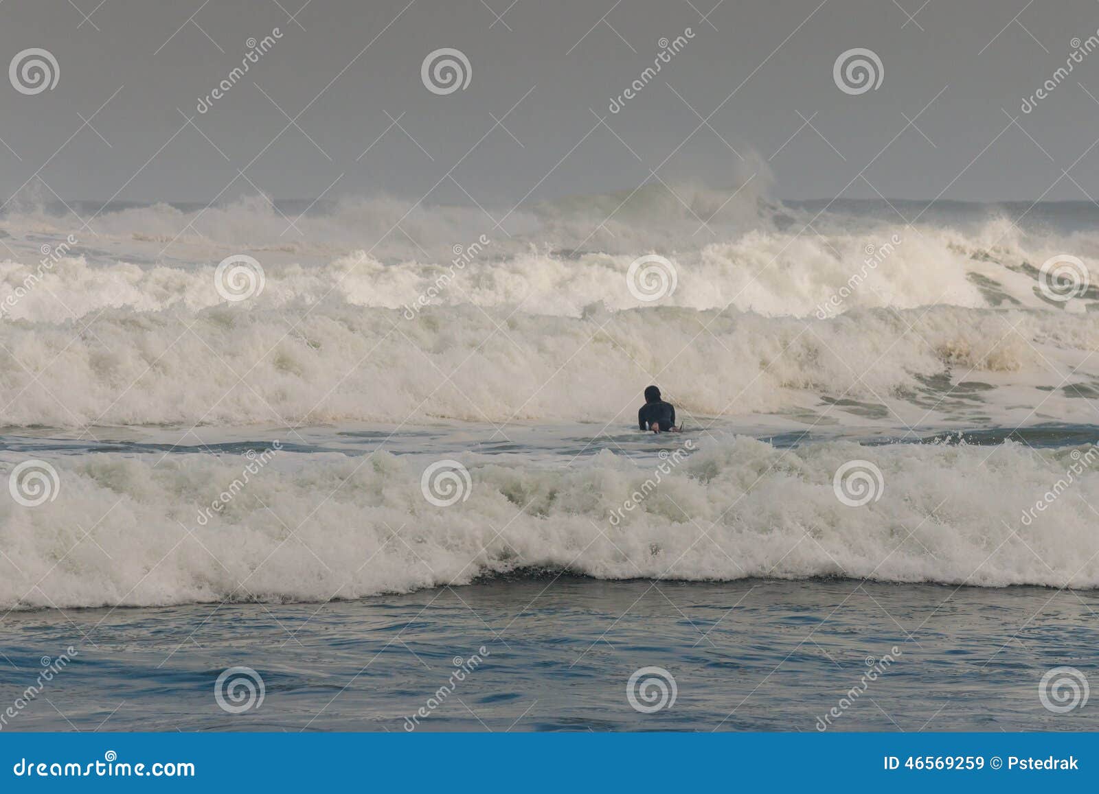 Surfer waiting for wave editorial stock image. Image of tidal - 46569259