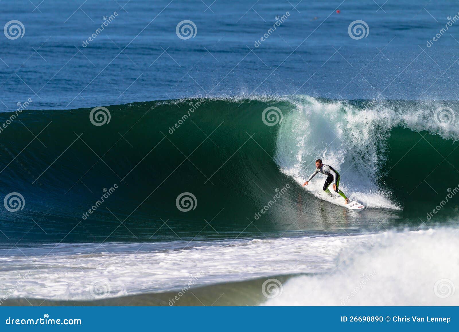 Surfer Wave Bottom Turn editorial image. Image of color - 26698890