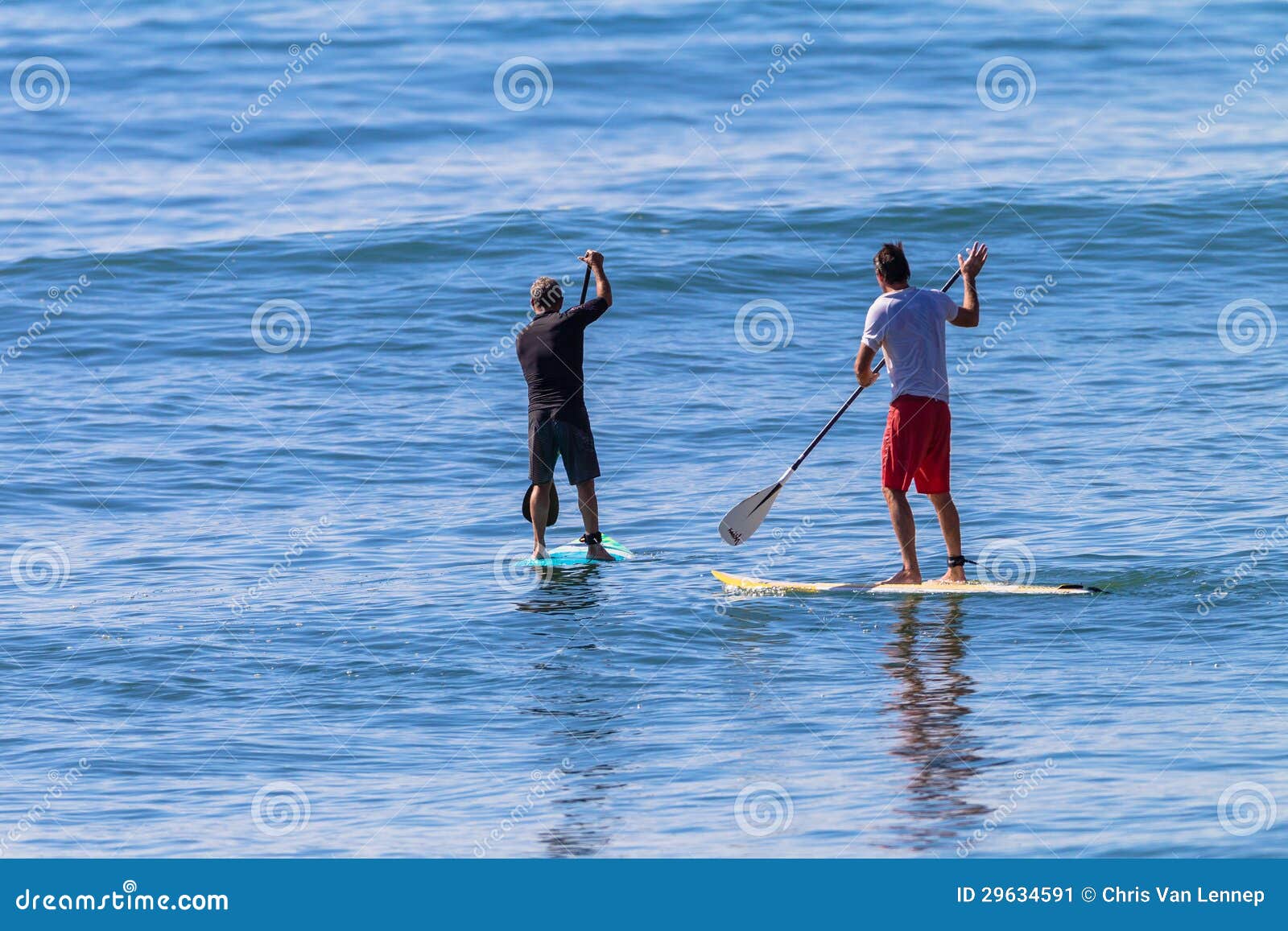 Surfers SUP Waiting editorial photo. Image of waves, surfing - 29634591