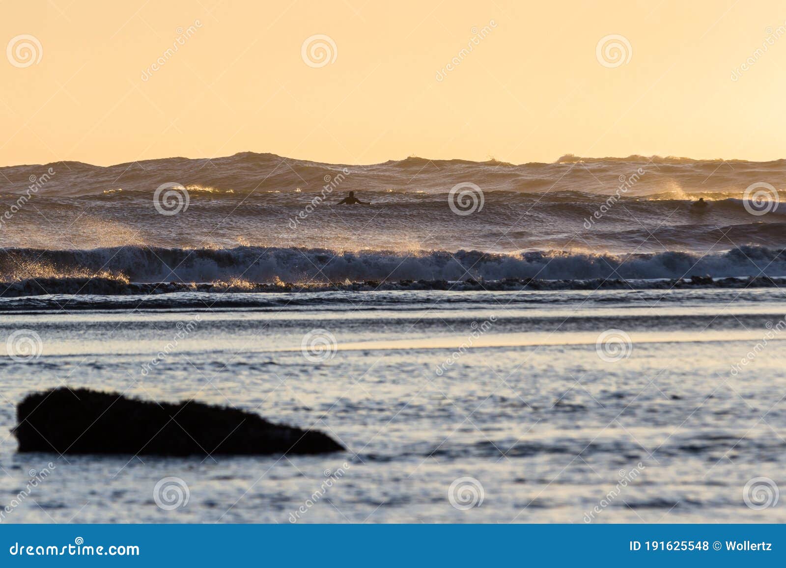 Surfing in the Oregon Coast Stock Photo - Image of light, riding: 191625548