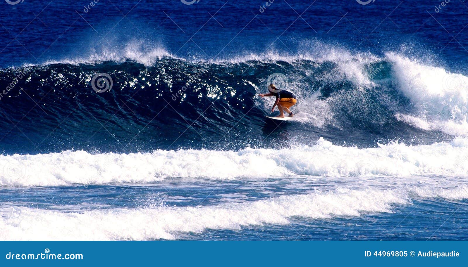Surfing Samoa editorial image. Image of swell, south - 44969805