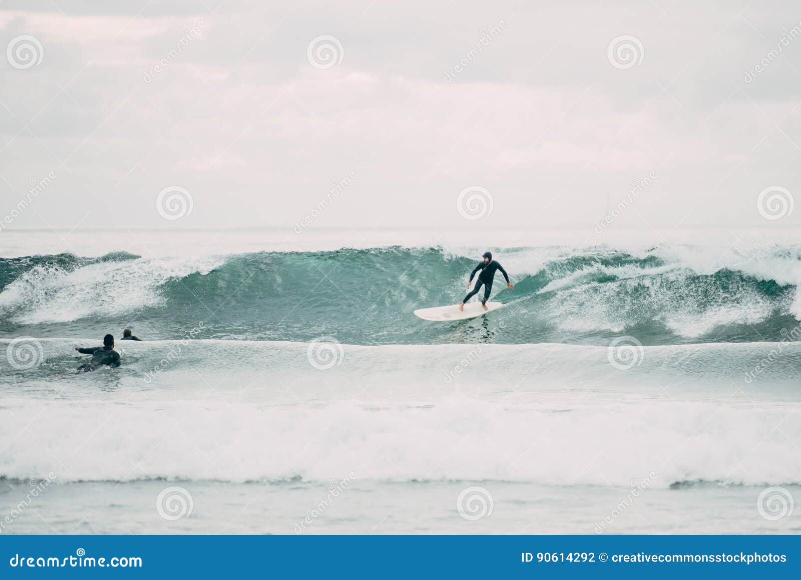 Surfisti Alle Ondate Immagine. Immagine: 90614292