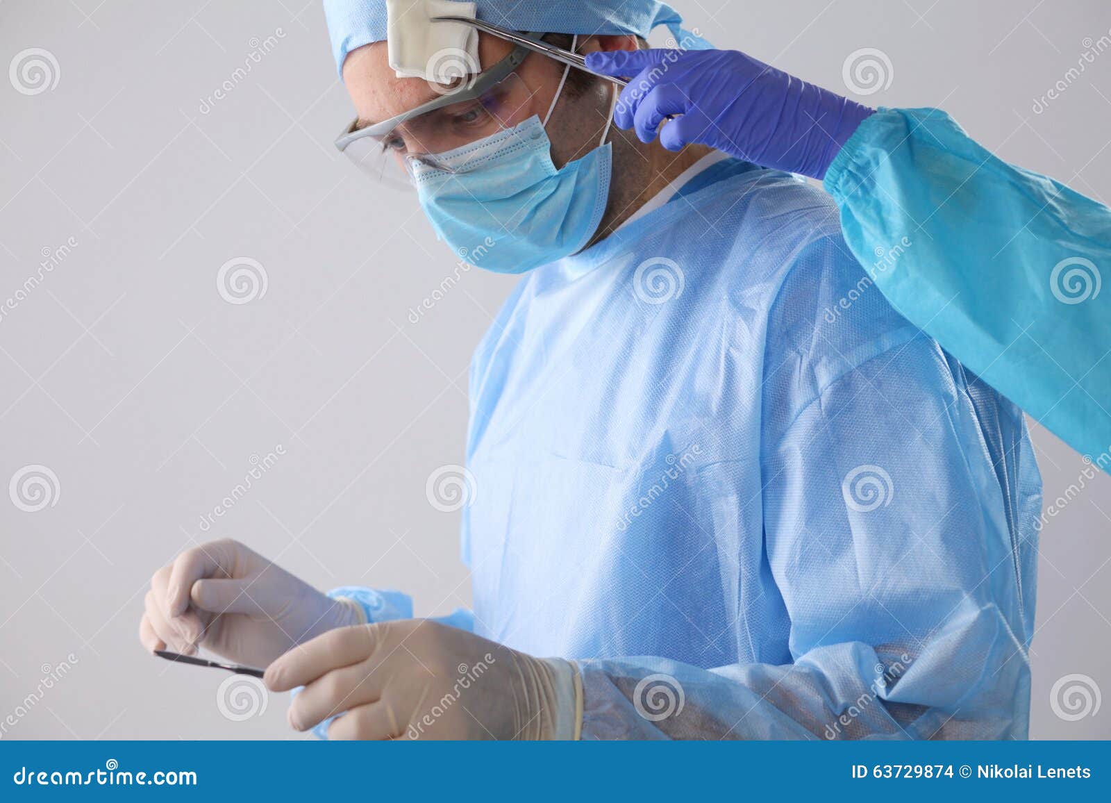 Surgeon Getting Ready To Operate Stock Photo - Image of surgeon ...