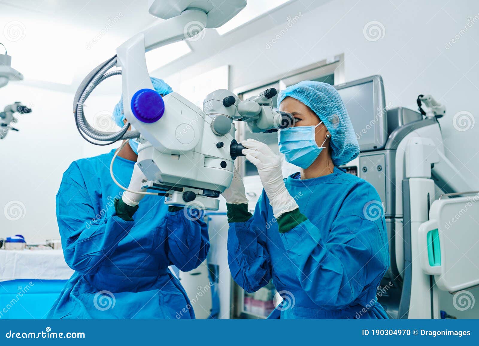 Surgeon operating patient stock photo. Image of laboratory - 190304970
