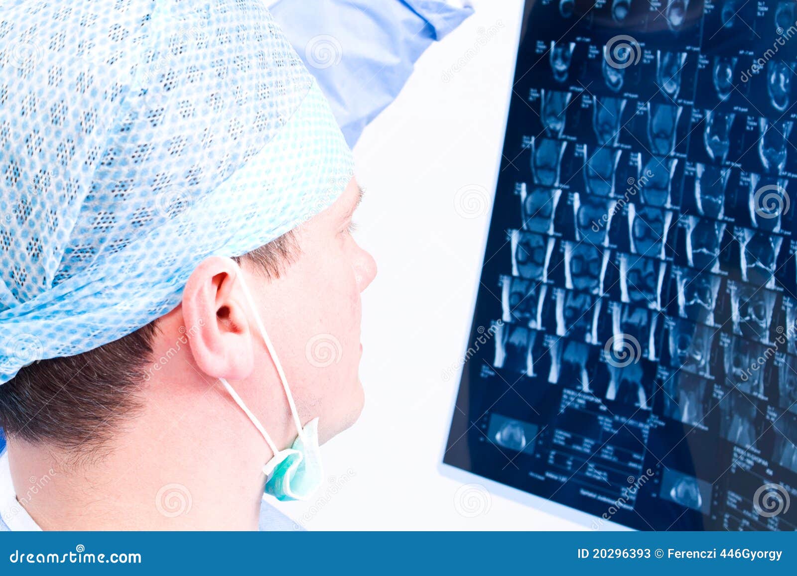 Mature Surgeon Man Review Magnetic Resonance Stock Photos - Free ...
