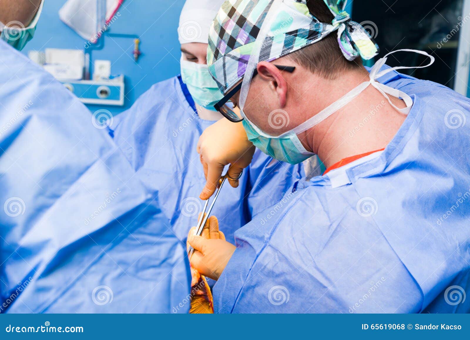 Surgeon working in the ER stock photo. Image of orthopedists - 65619068