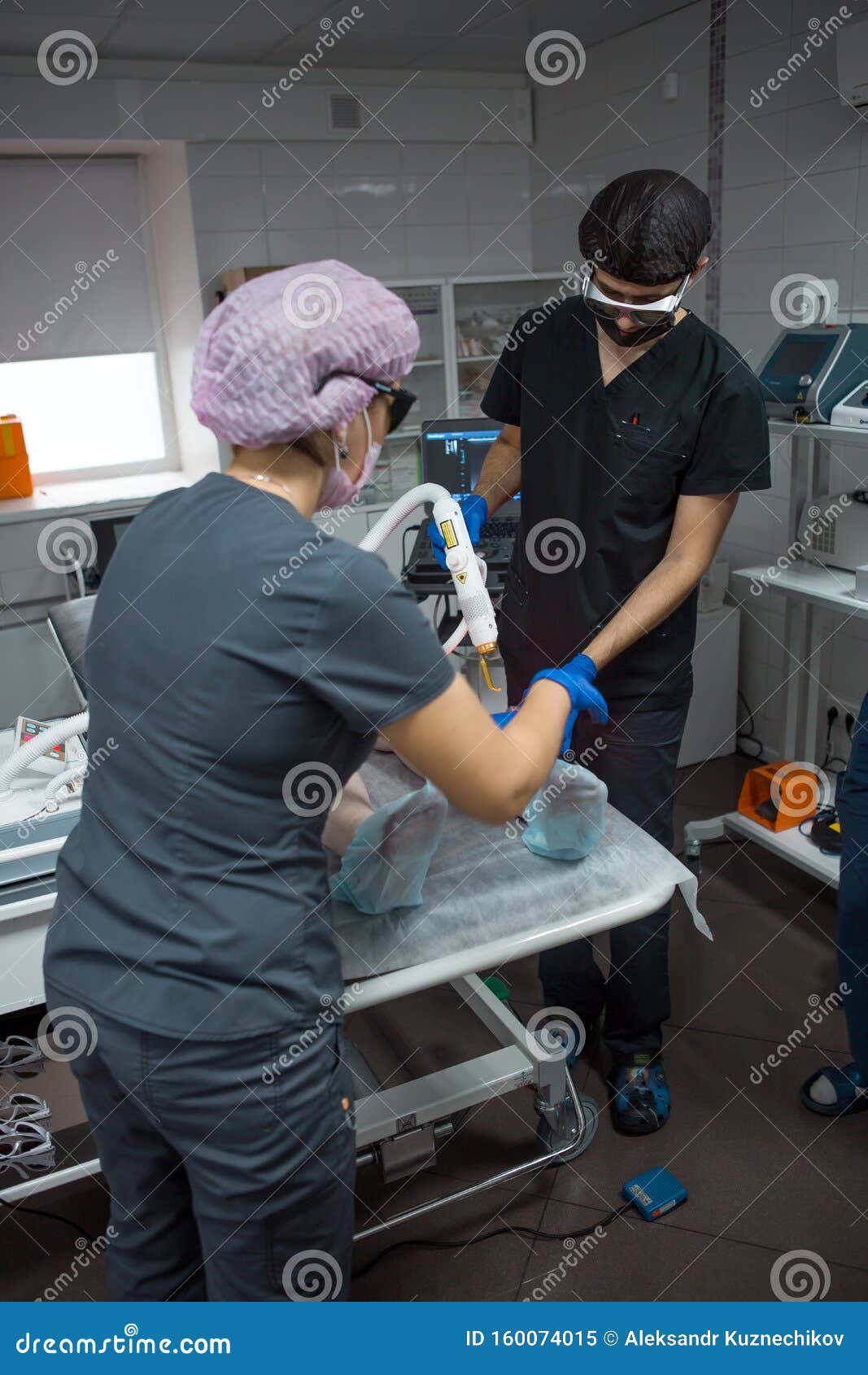 Surgeons Surgeons Doing Leg Surgery Stock Image - Image of treatment ...