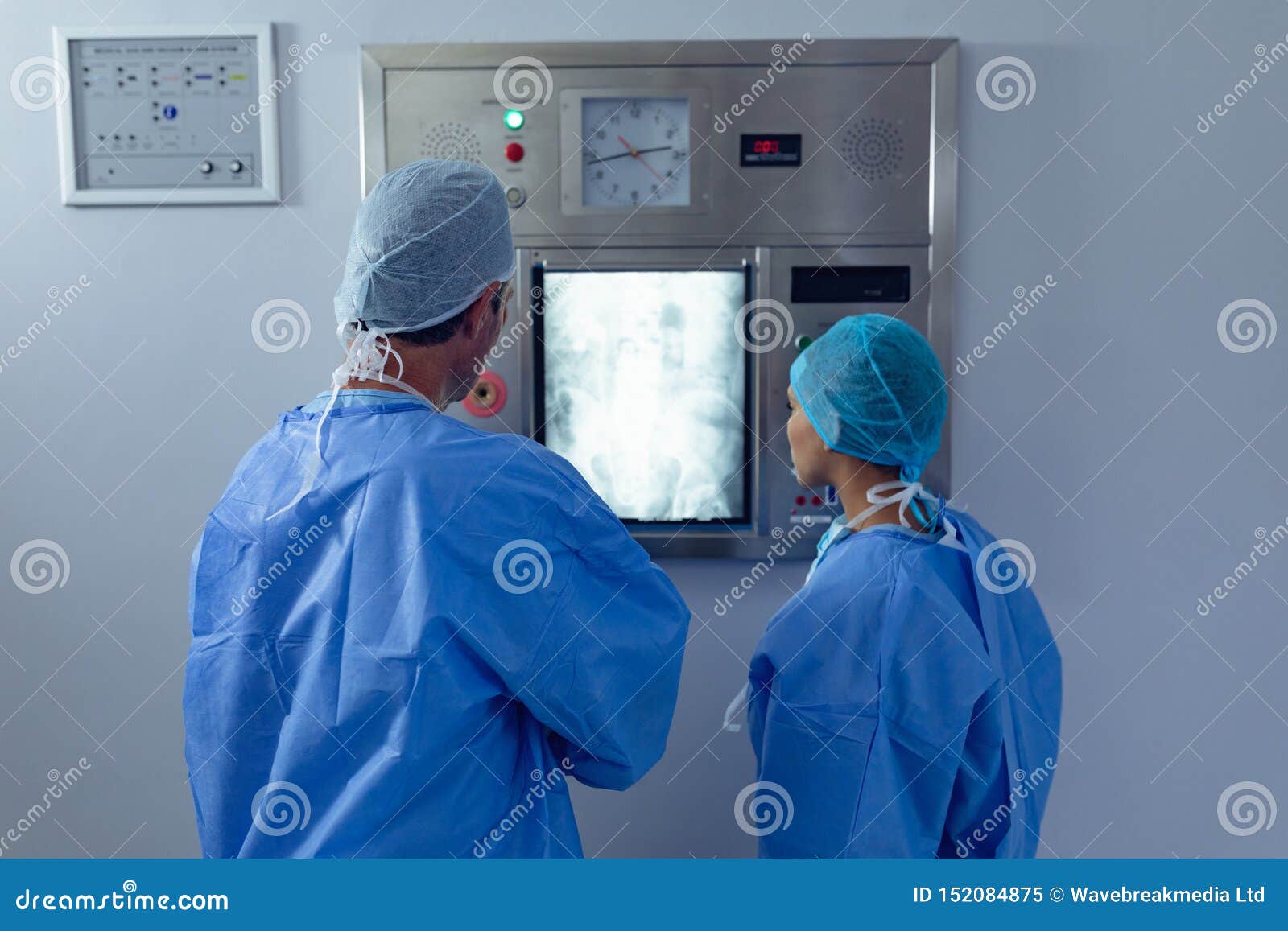 Surgeons Examining X Ray on X-ray Light Box at Hospital Stock Image ...
